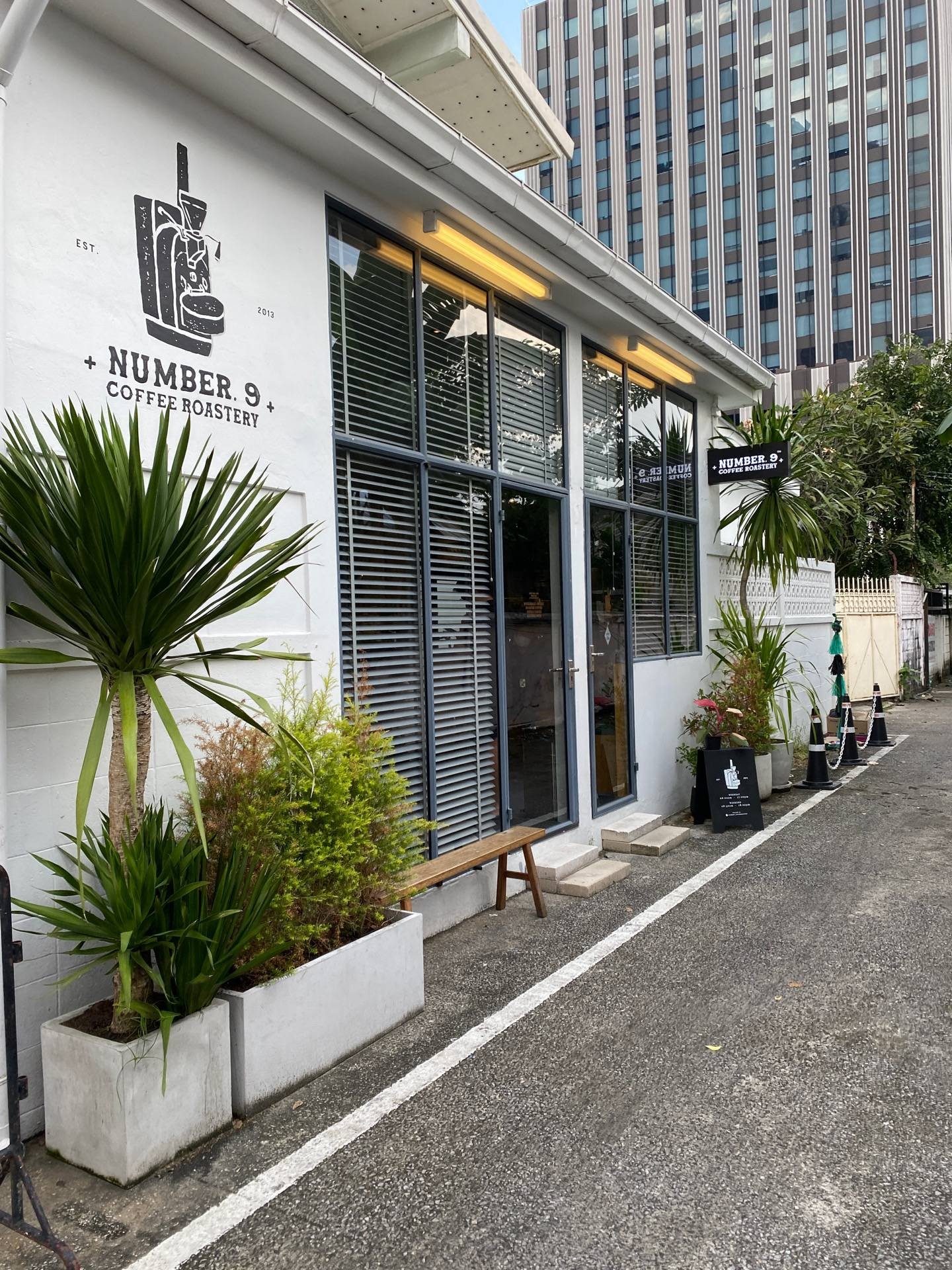 รีวิว Number. 9 Coffee Roastery - หากชื่นชอบกาแฟที่มีรสชาติแปลกใหม่ ...