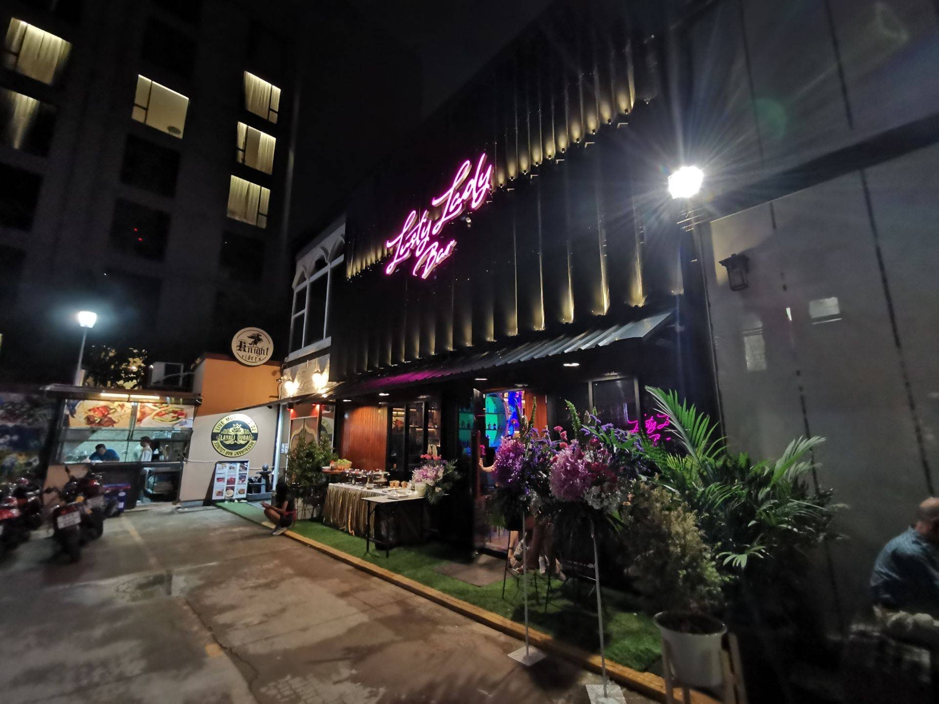 รีวิว Lusty Lady Bar Nana - บาร์ที่ทำให้คุณเพลิดเพลิน