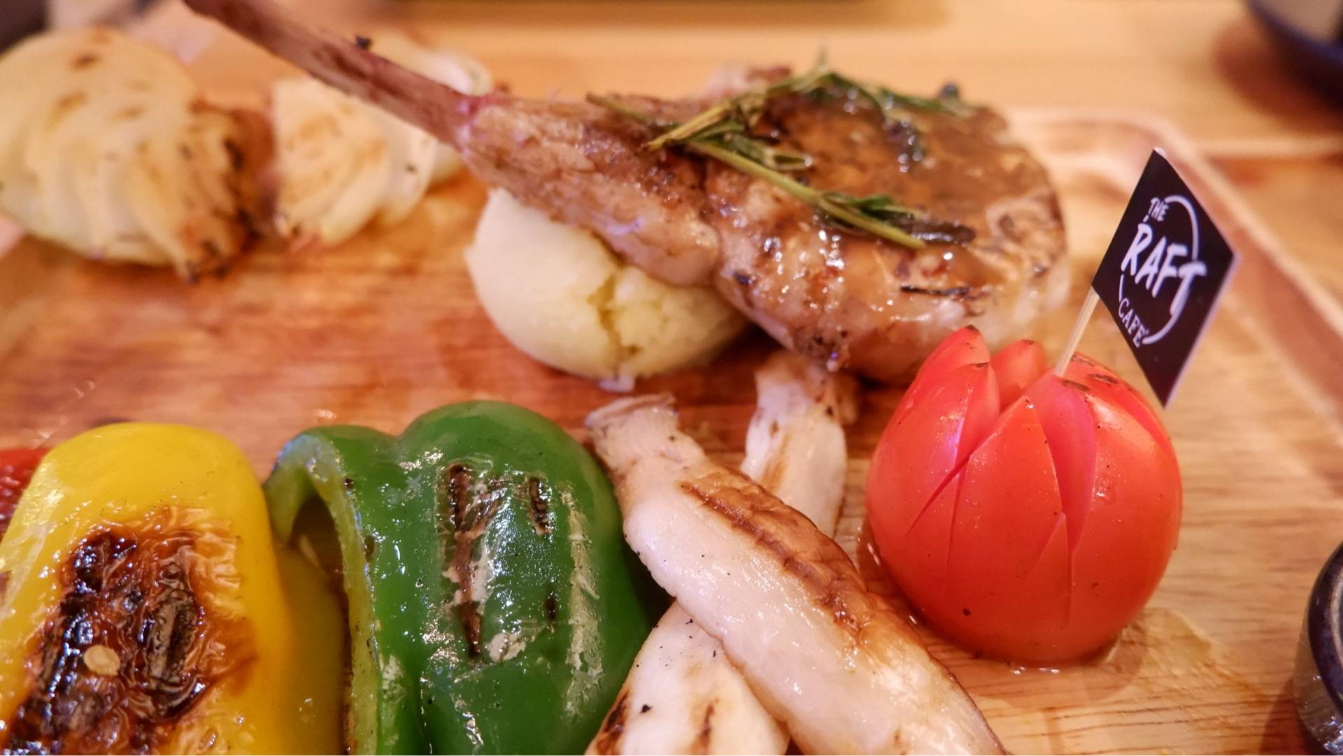 รีวิว The Raft Cafe’ Khaoyai - บรรยากาศร้านดีค่ะ แต่ทางเข้าไปลำบาก แอบ ...