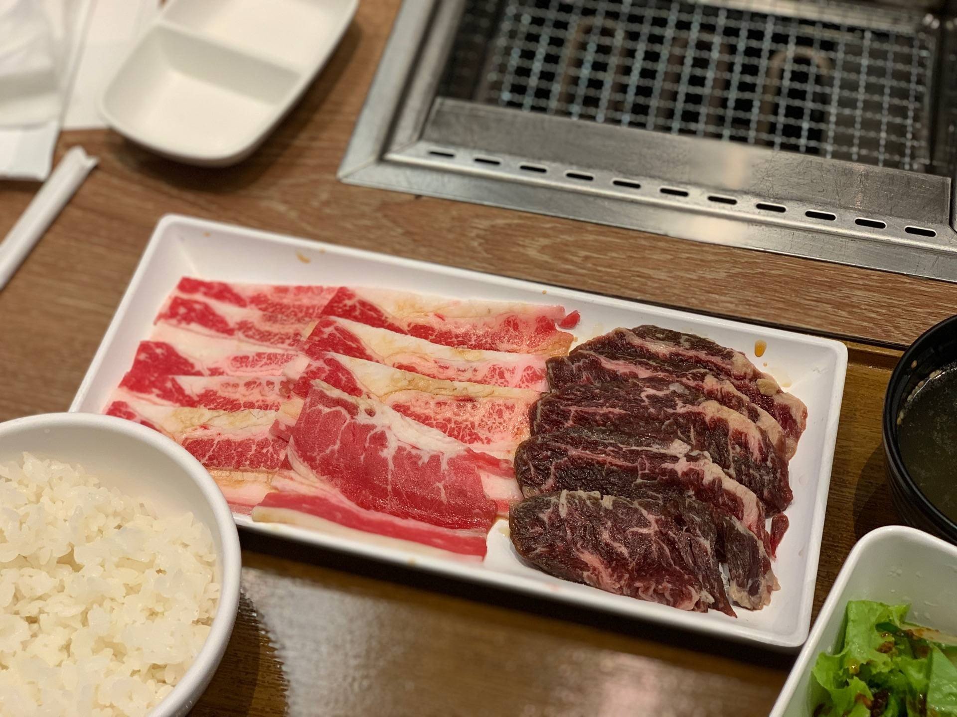 ชุดเนื้อคารูบิ & เนื้อฮารามิ • เนื้อคารูบิคือสีแดงอ่อนบางๆ อร่อยมาก ร้าน Yakiniku like - Wongnai