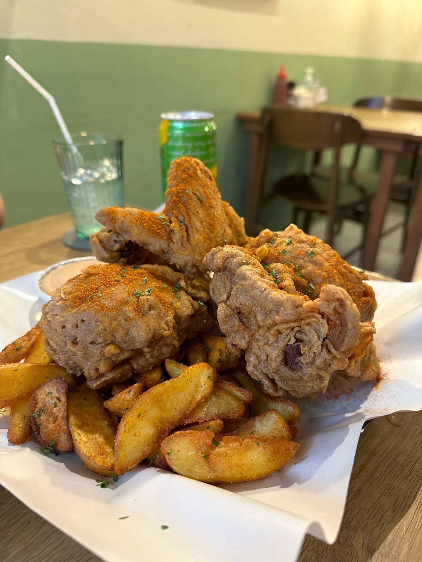 รีวิว Henryfry : fried chicken & housemade food. - ไก่ทอดชิ้นโตดุดันไม่ ...