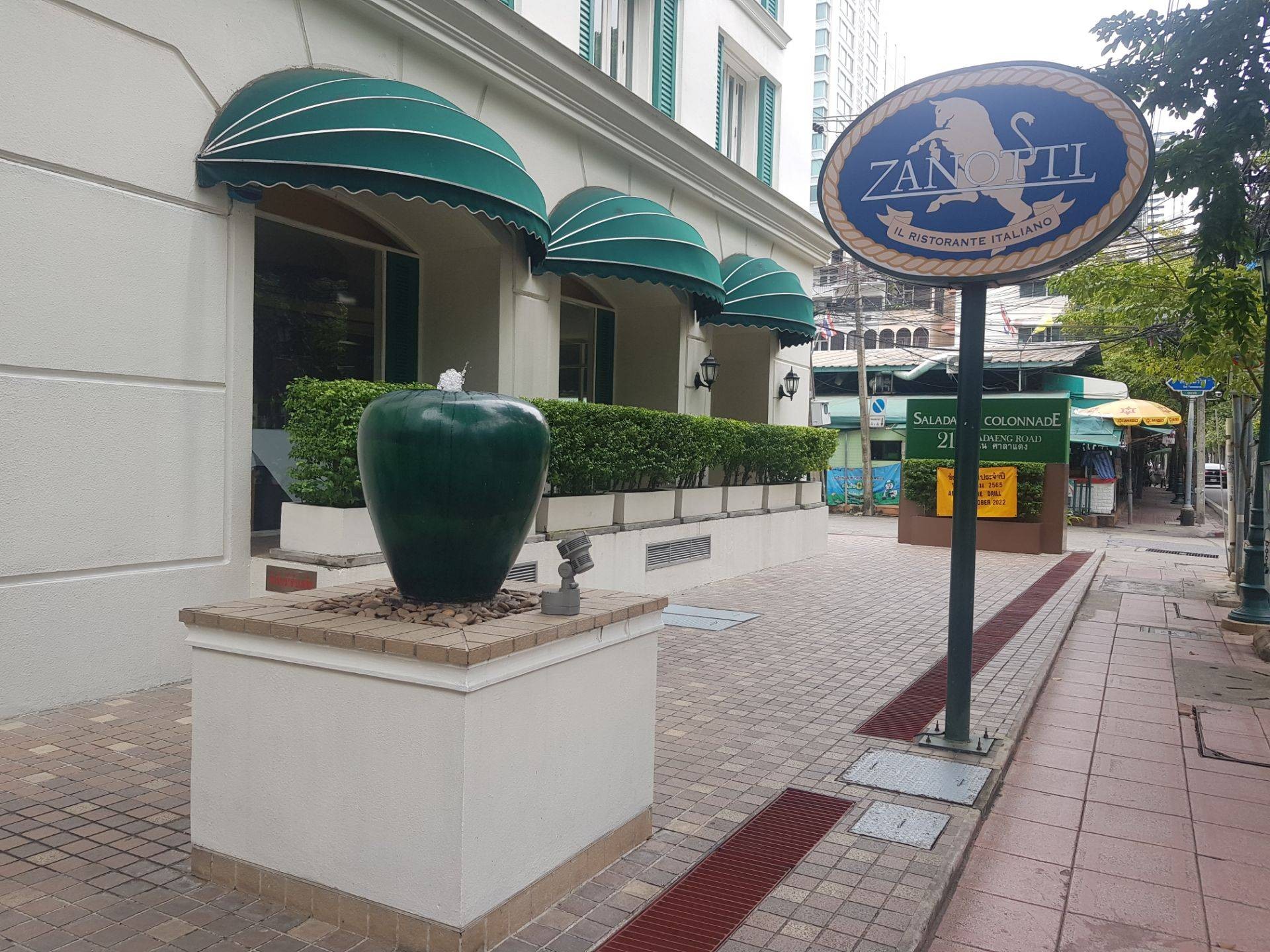 รีวิว Zanotti IL Ristorante Italiano - พิซซ่าแป้งบางกรอบหนักเครื่อง ...