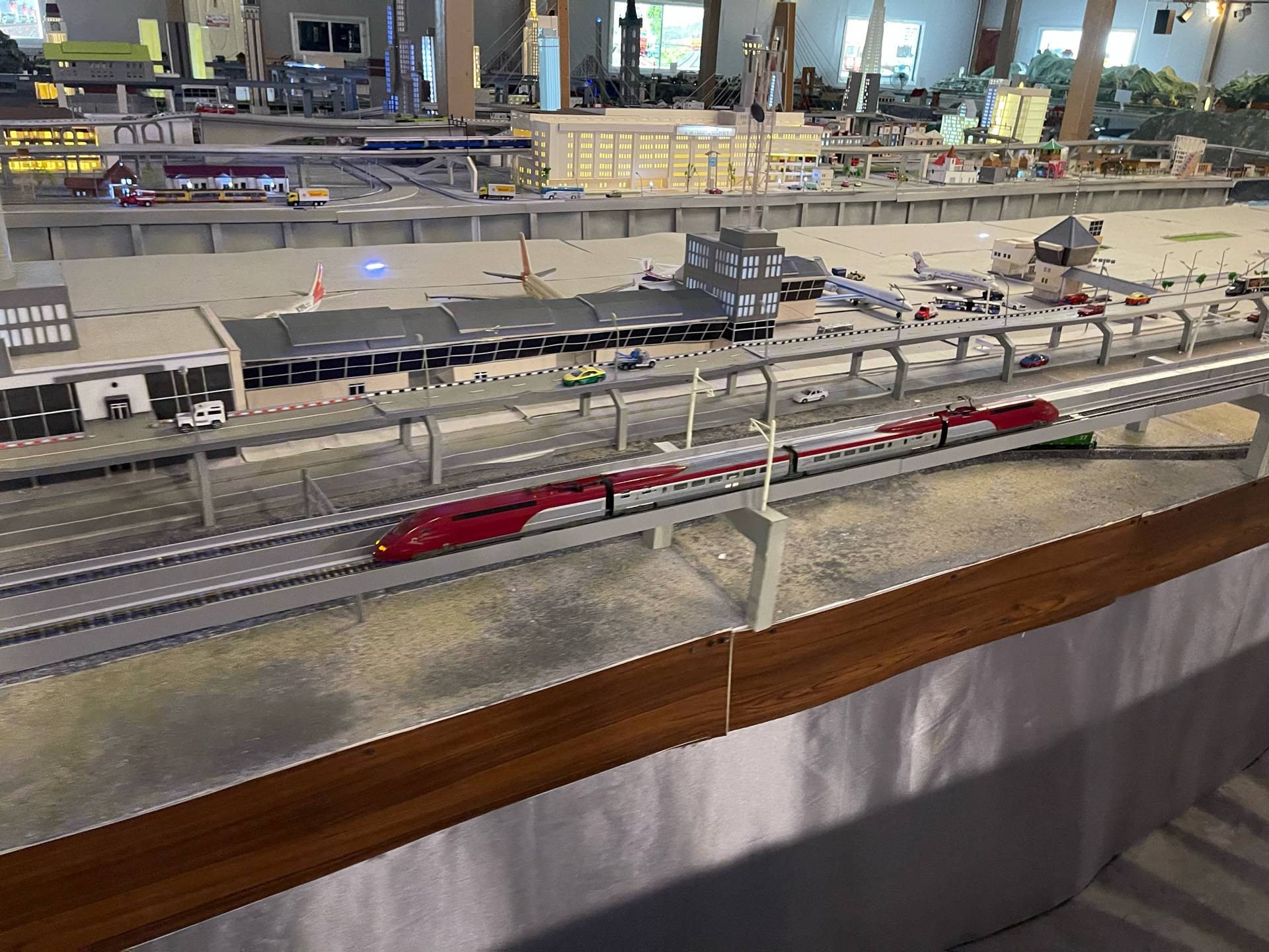 รูป The Layout For Train - Wongnai