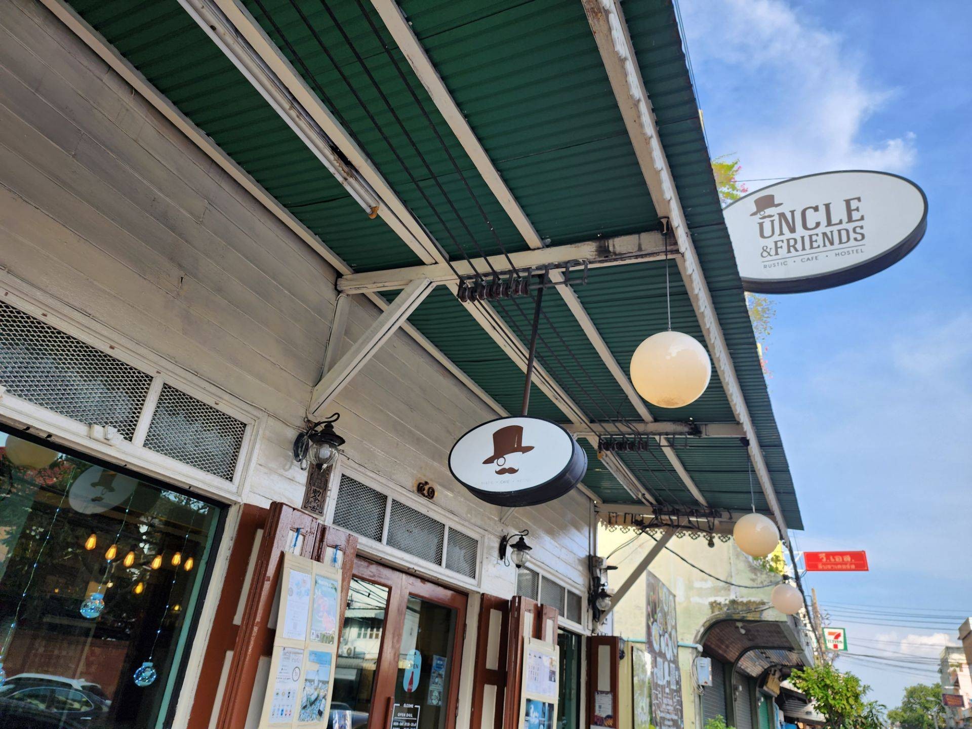 รูป Uncle & Friends Rustic Cafe Oldtown