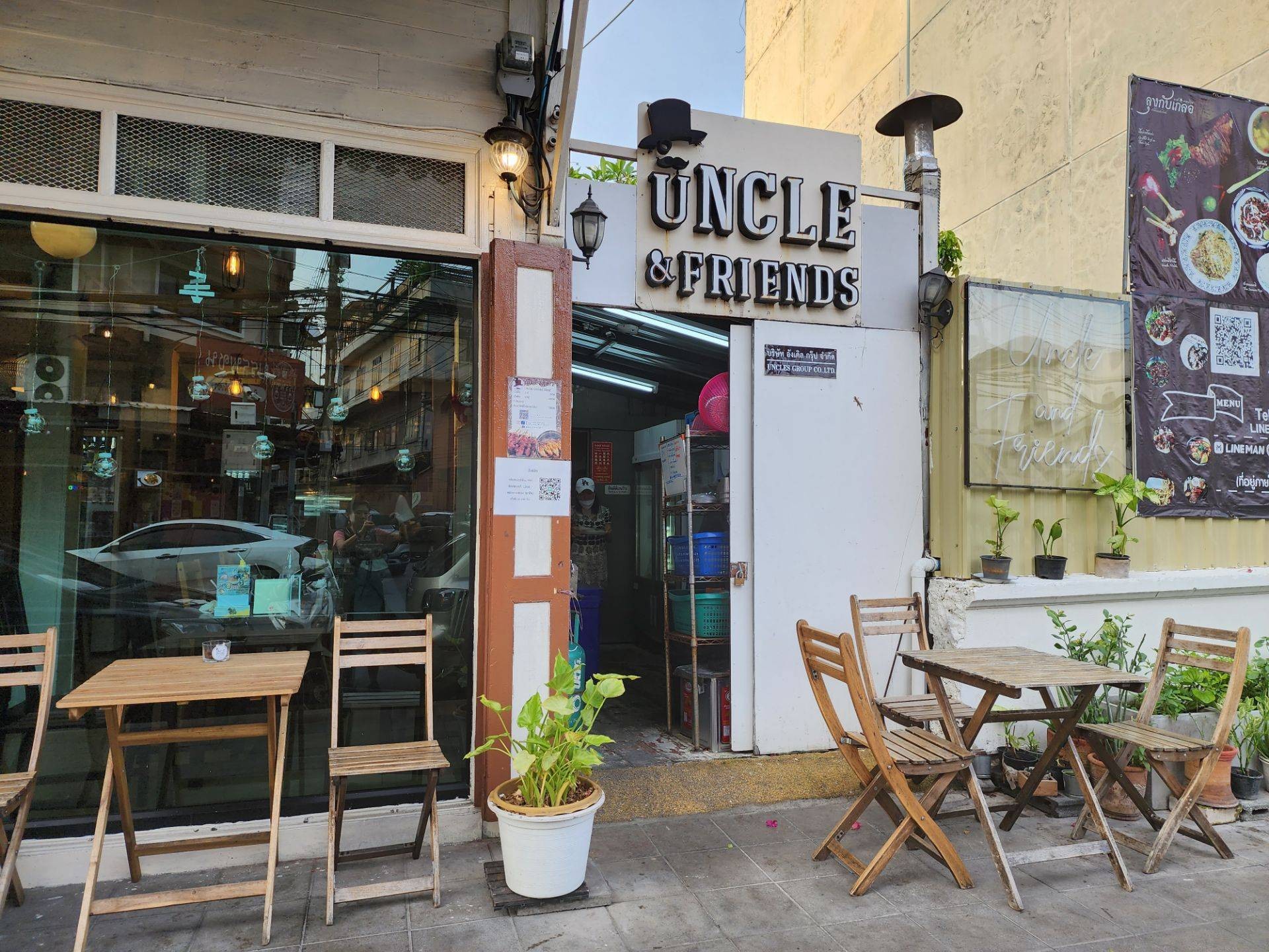 รูป Uncle & Friends Rustic Cafe Oldtown