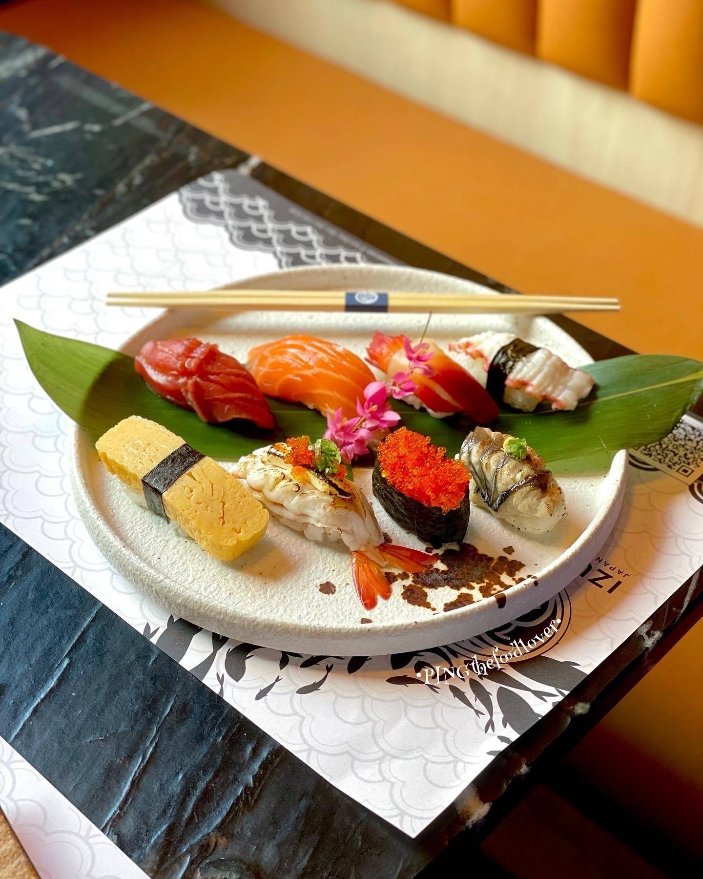 Kaito sushi set • เซ็ตซูชิ 8 คำที่คละหน้าซูชิมาด้วยทูน่า แซลมอน หอยปี ...