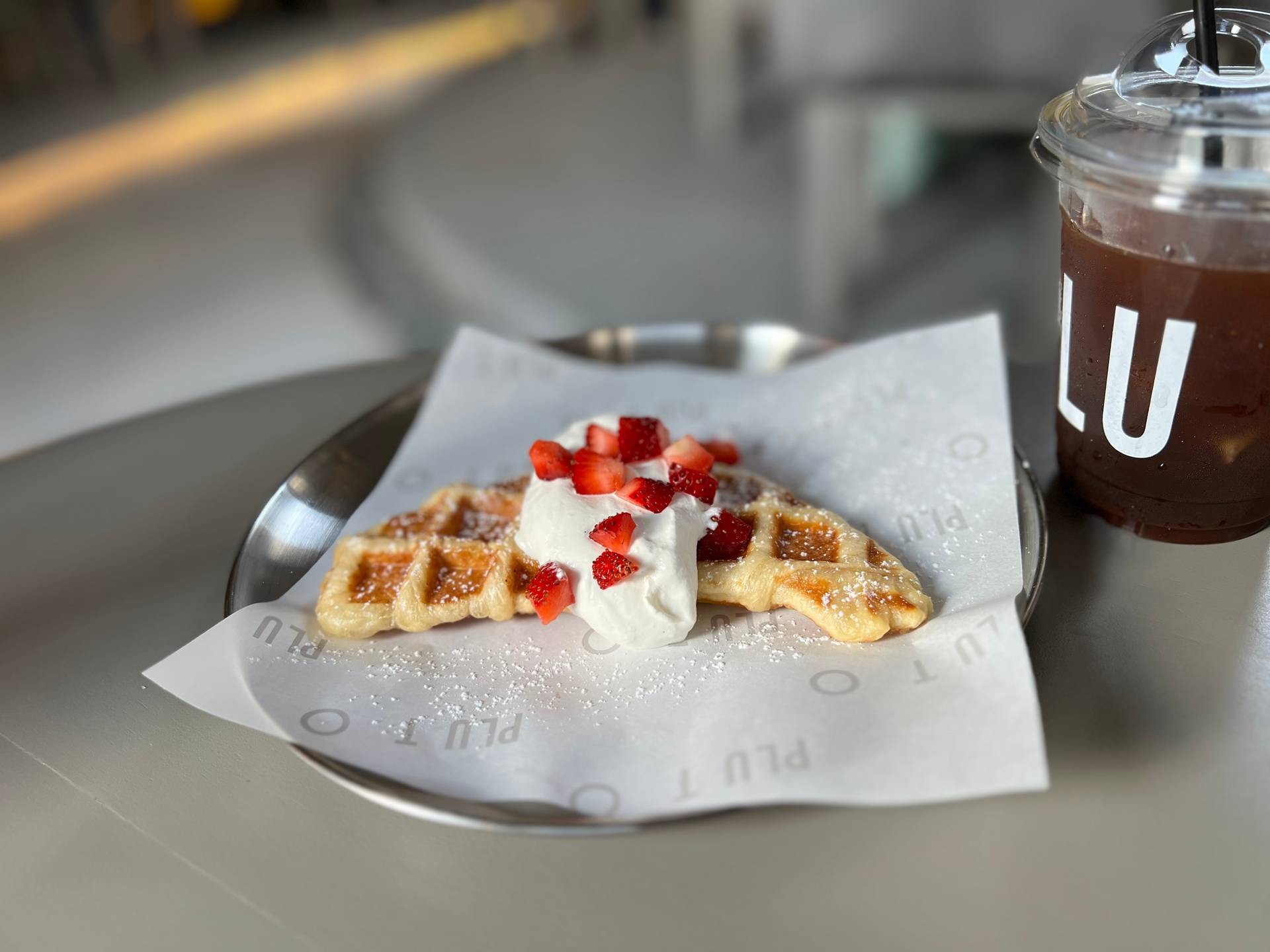 Croffle Strawberry & Cream ร้าน Pluto - Wongnai