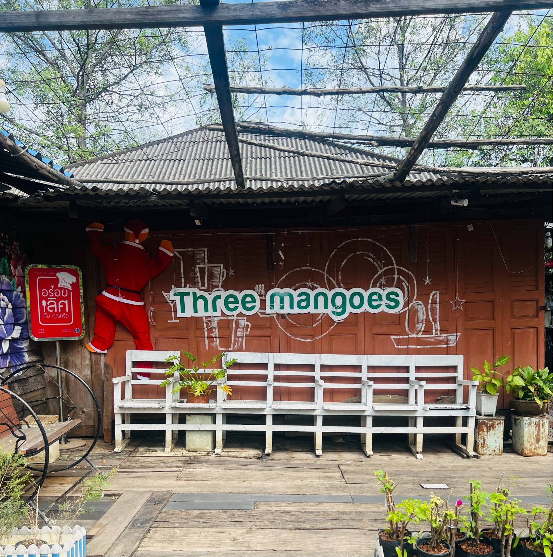 รูป Three mangoes บ้านไทยชายคลอง