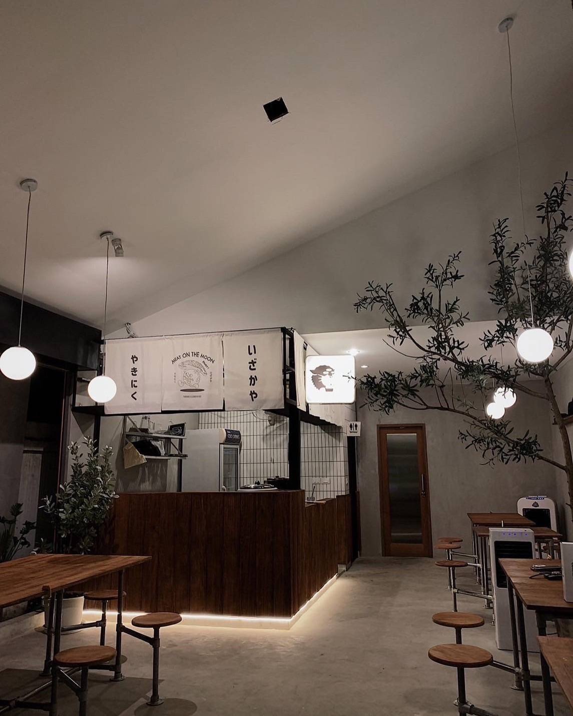 รูป Meat On The Moon