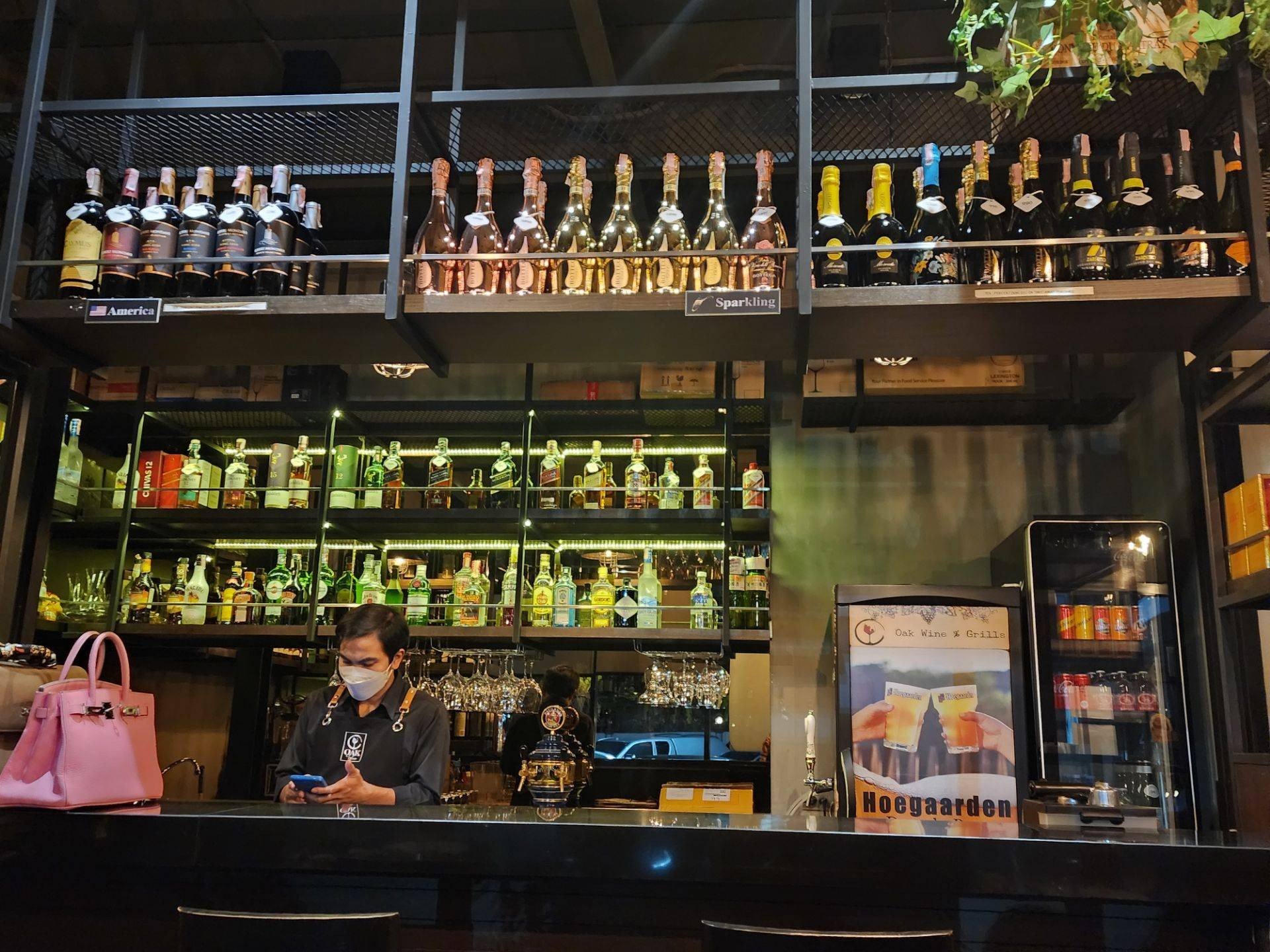 รูป Oak Wine & Grill