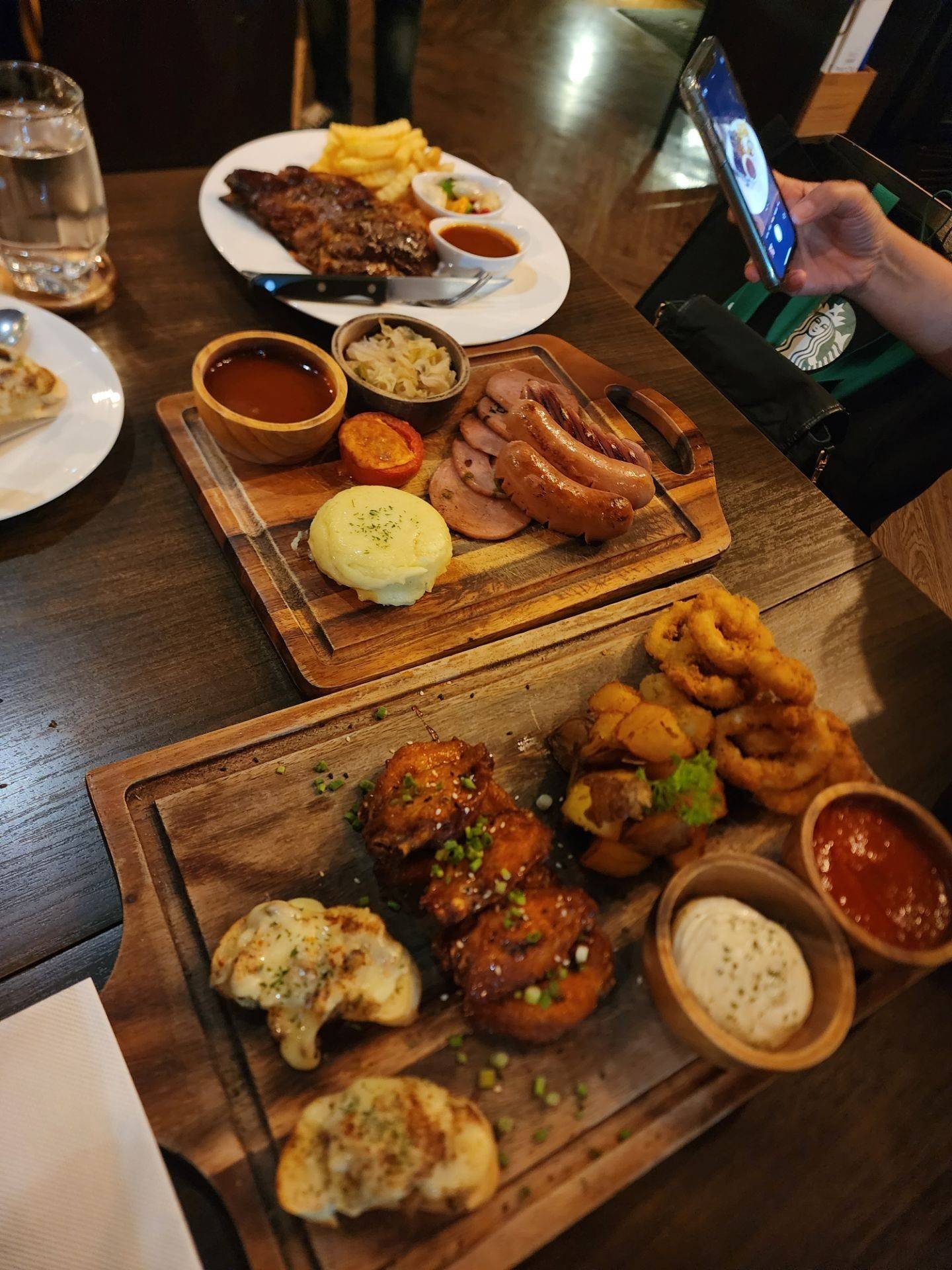 รูป Oak Wine & Grill