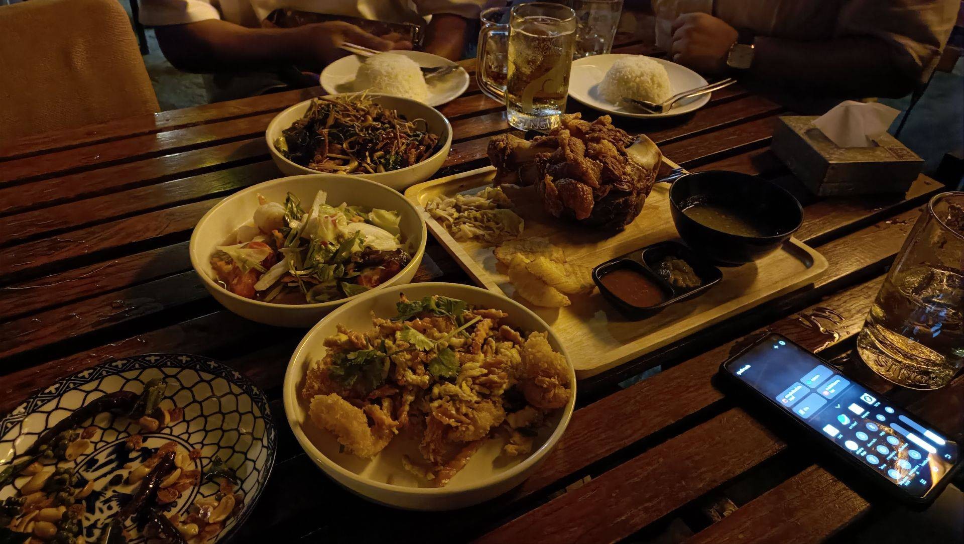 รูป แจ่มจันทร์ บาร์ แอนด์ บิสโทร