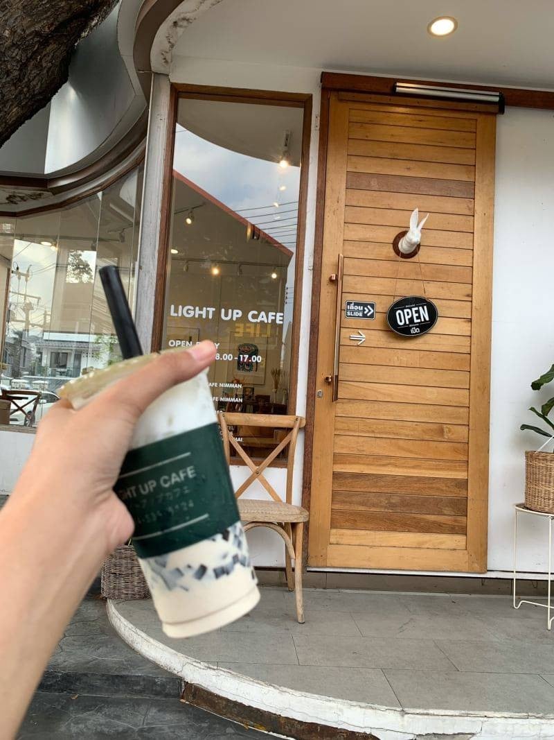 รีวิว LIGHT UP CAFE @ Nimman Nimman - ใครพักที่พักแถวนั้น เช้าๆอากาศดี แวะมาได้ค่ะ