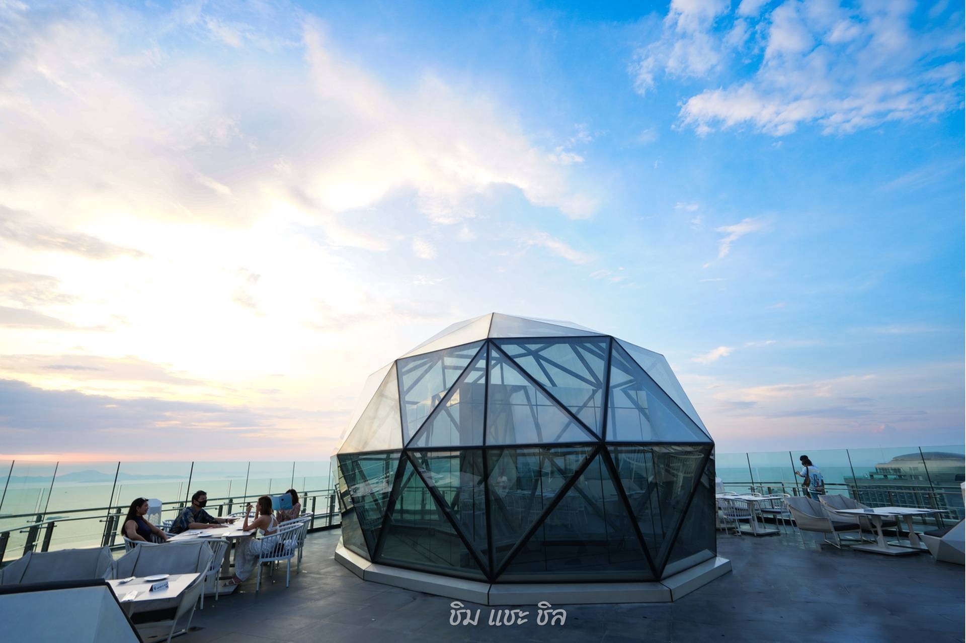 รีวิว The Sky 32 Grande Centre Point Pattaya - บรรยากาศยามเย็นดีมวก - Wongnai