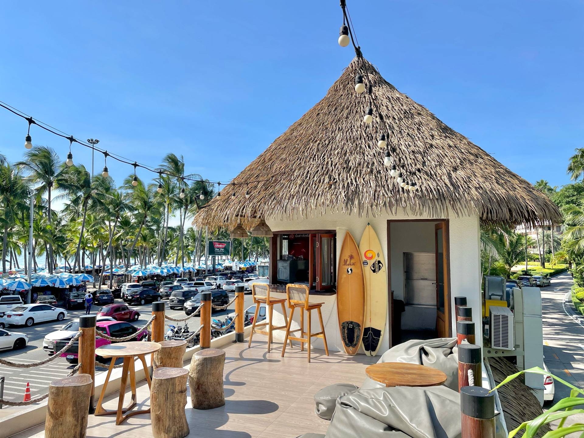 บรรยากาศ. ร้าน Aloha Beach Cafe'