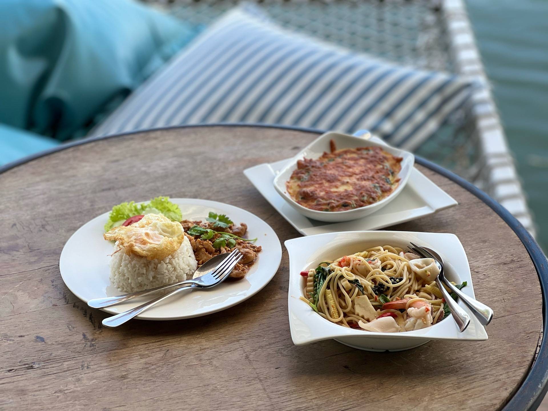 รีวิว Ireen Cafe อมตะ ชลบุรี - คาเฟ่และร้านอาหารบรรยากาศเหลือร้าย