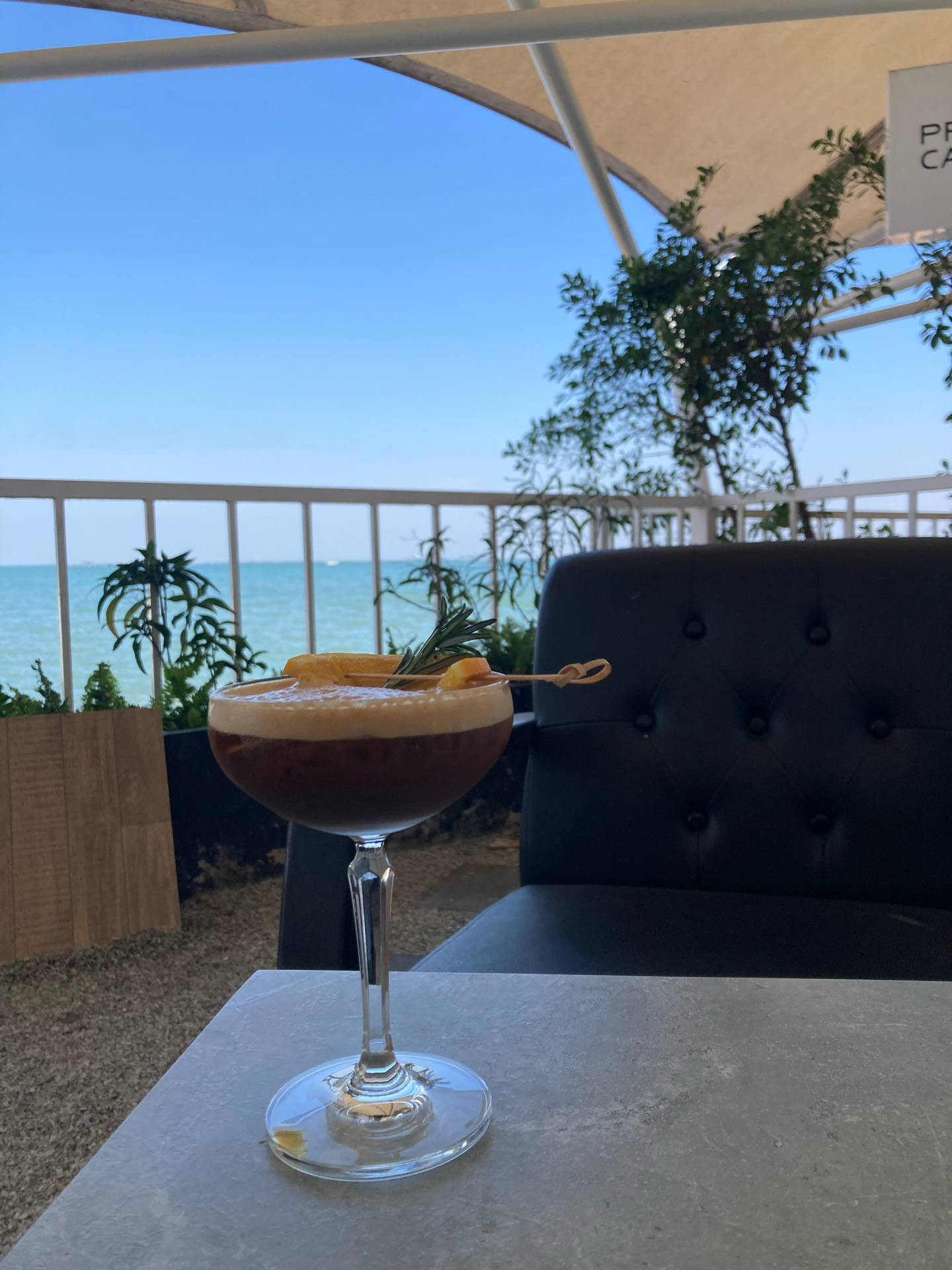 รีวิว Prave Cafe - ร้านกาแฟ ริมทะเล | Prave Cafe - Wongnai