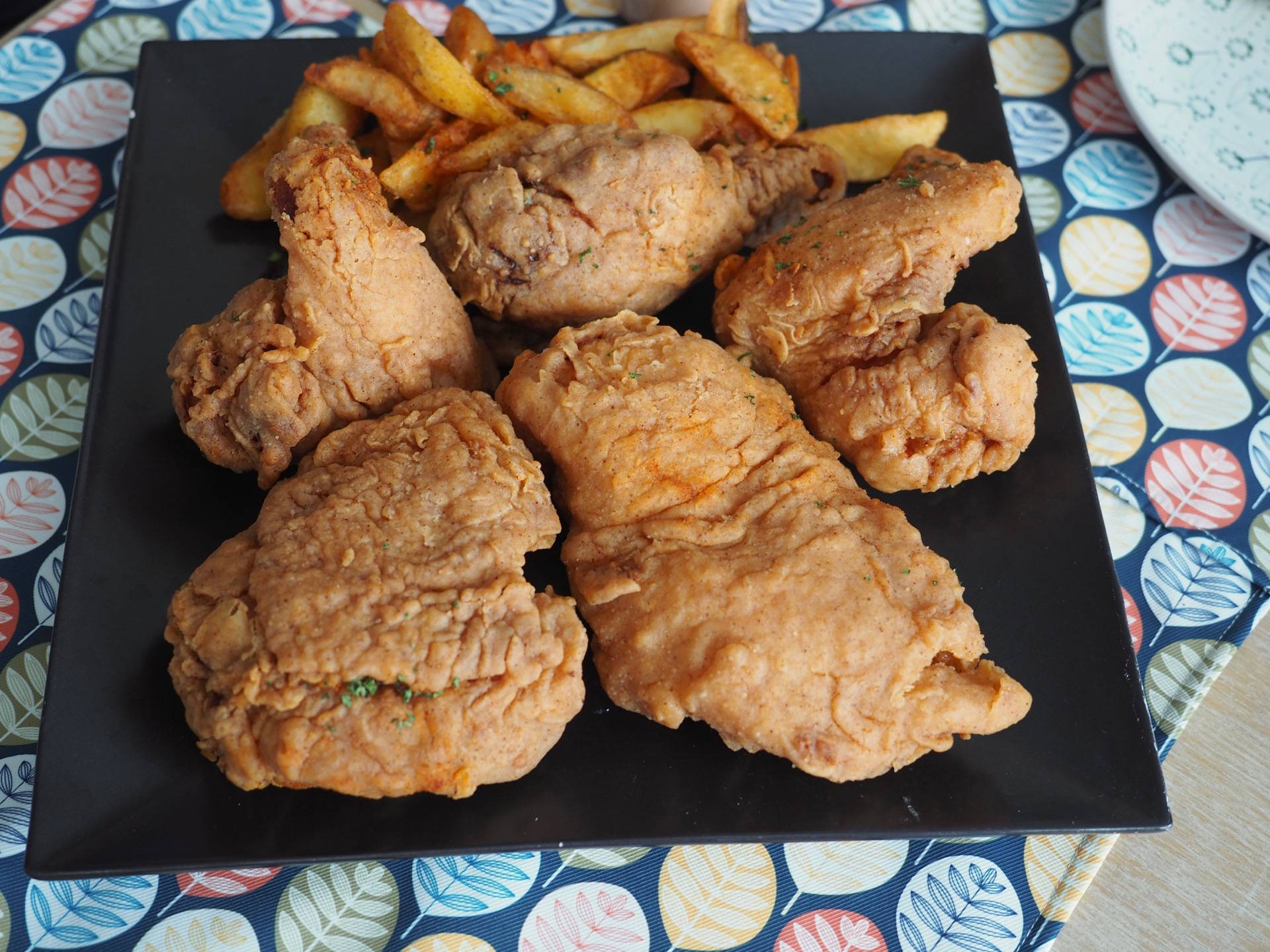 รีวิว Henryfry : fried chicken & housemade food. - ไก่ทอดไซส์ XL แป้ง ...