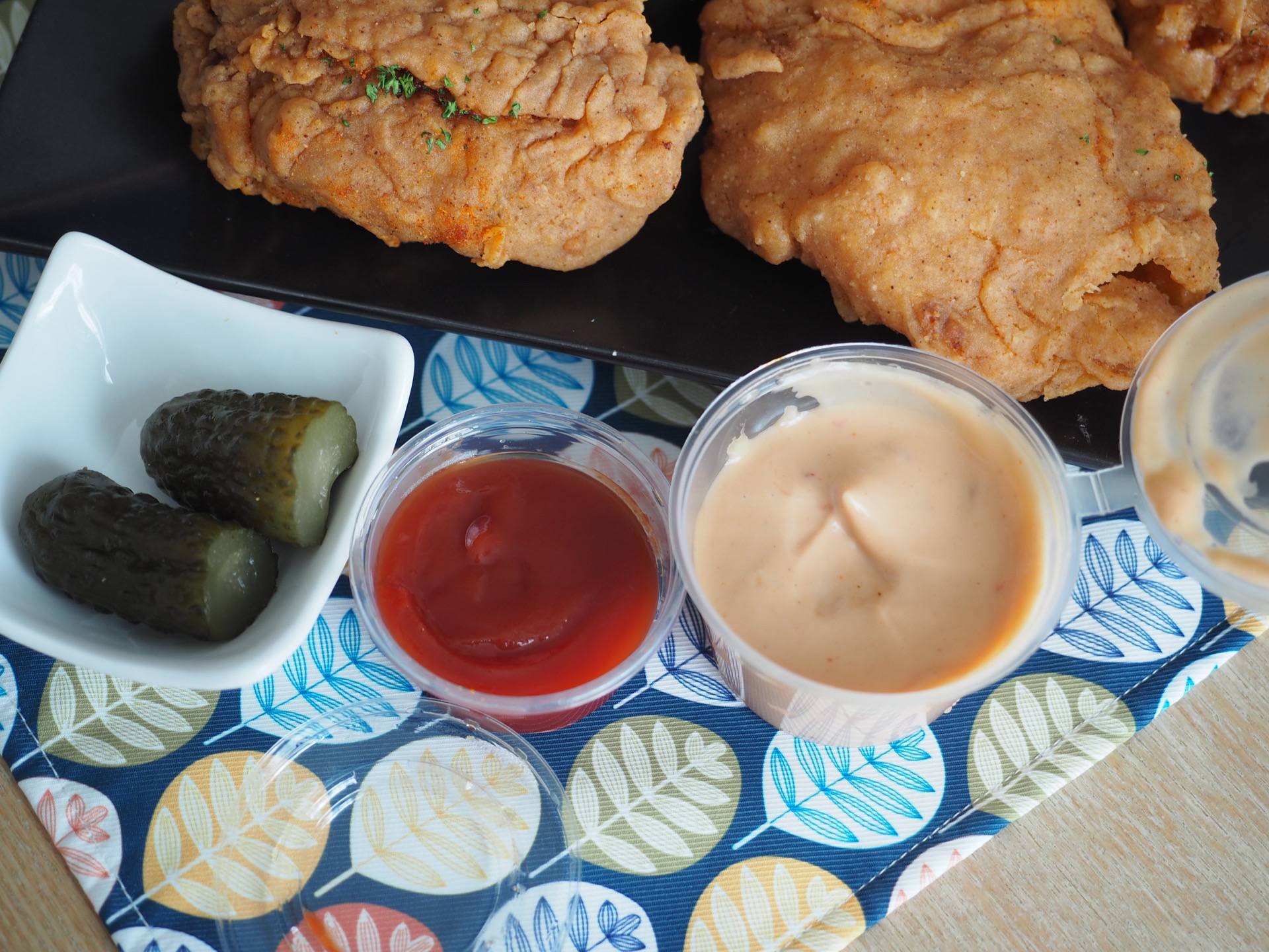 รูป Henryfry : fried chicken & housemade food.