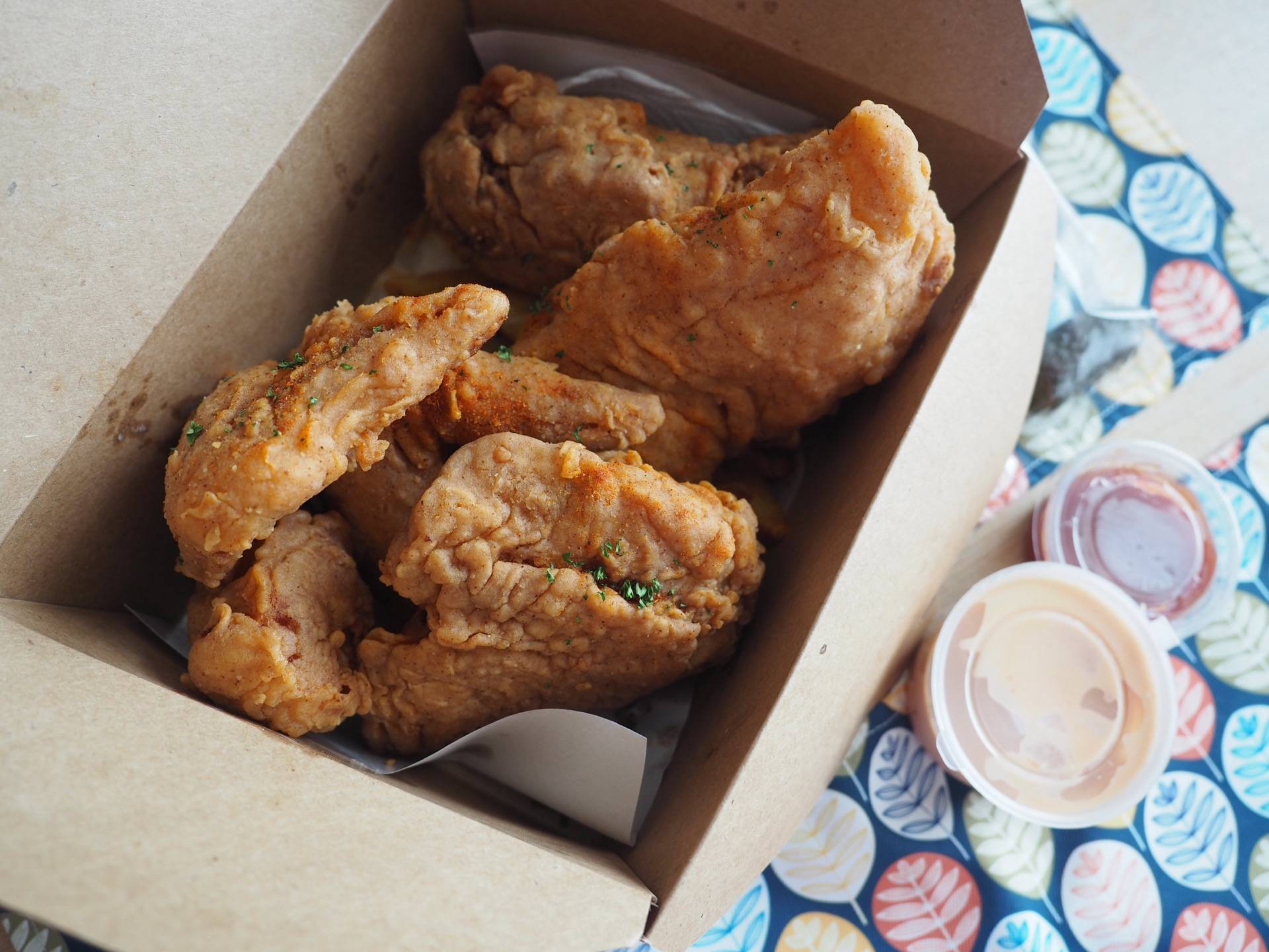 รูป Henryfry : fried chicken & housemade food. เจริญกรุง