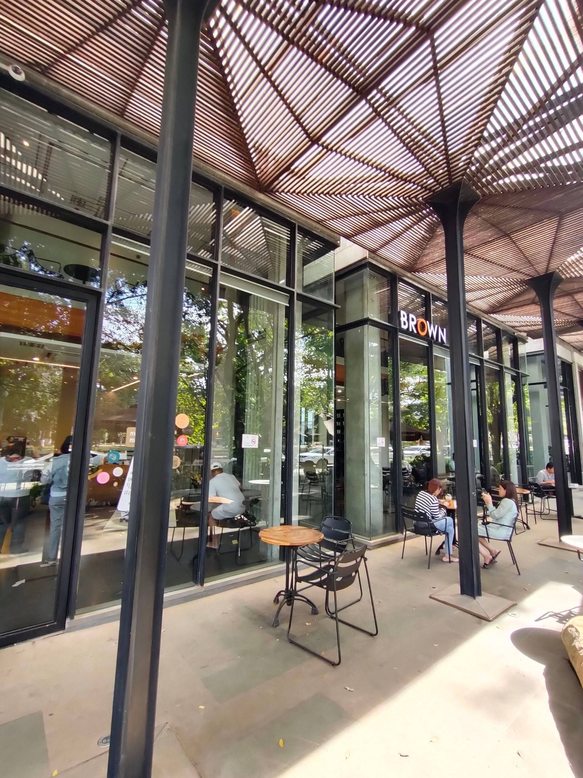 รีวิว Brown Coffee And Bakey Brown Treeline - พนง.ขายเก่ง อธิบายเมนูใหม่ซะเราต้องคล้อยตามเลย