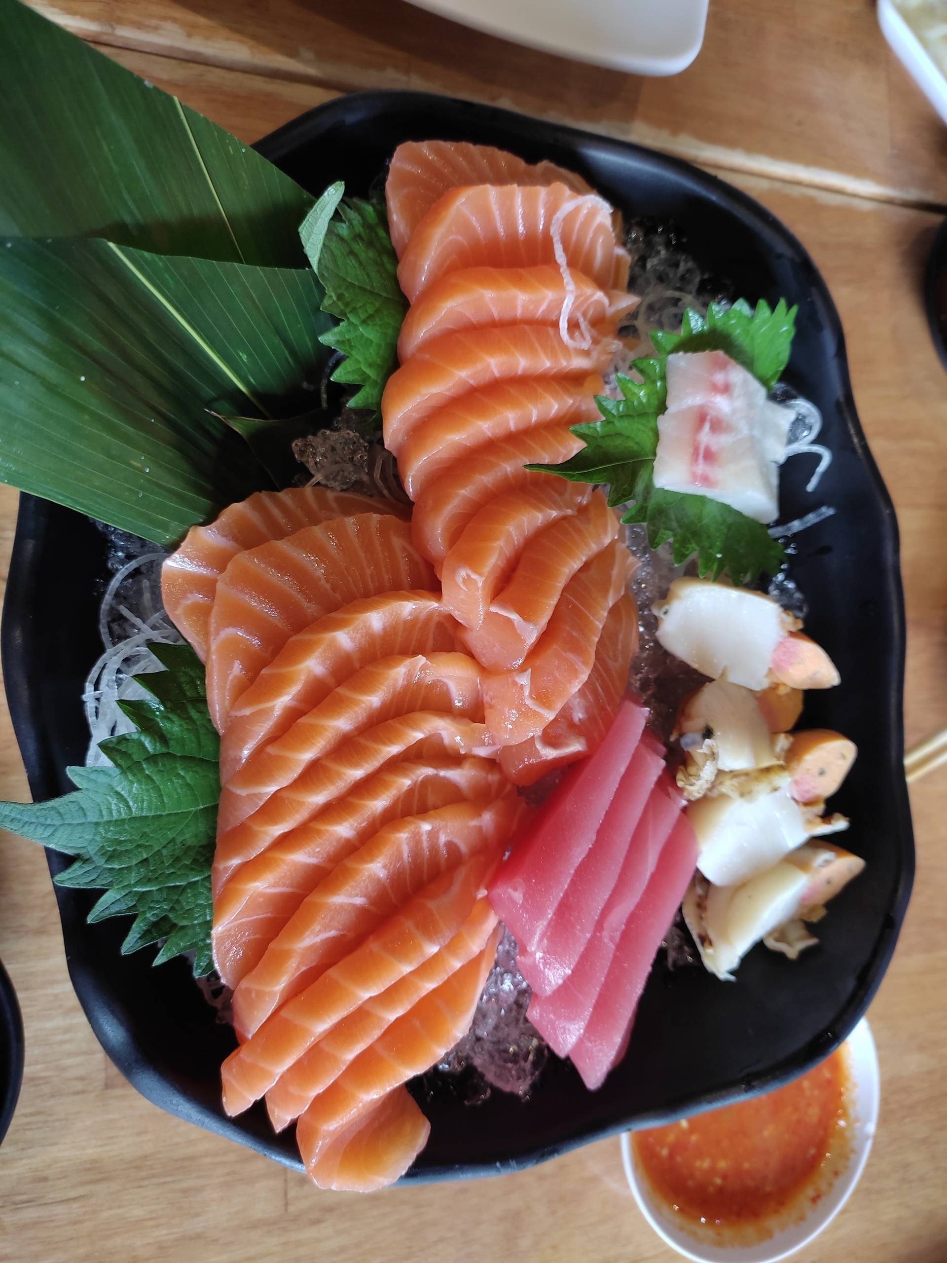 ซาชิมิรวม ร้าน Aroi Sushi Thru Thonglor ถนนเพชรบุรีตัดใหม่ - Wongnai