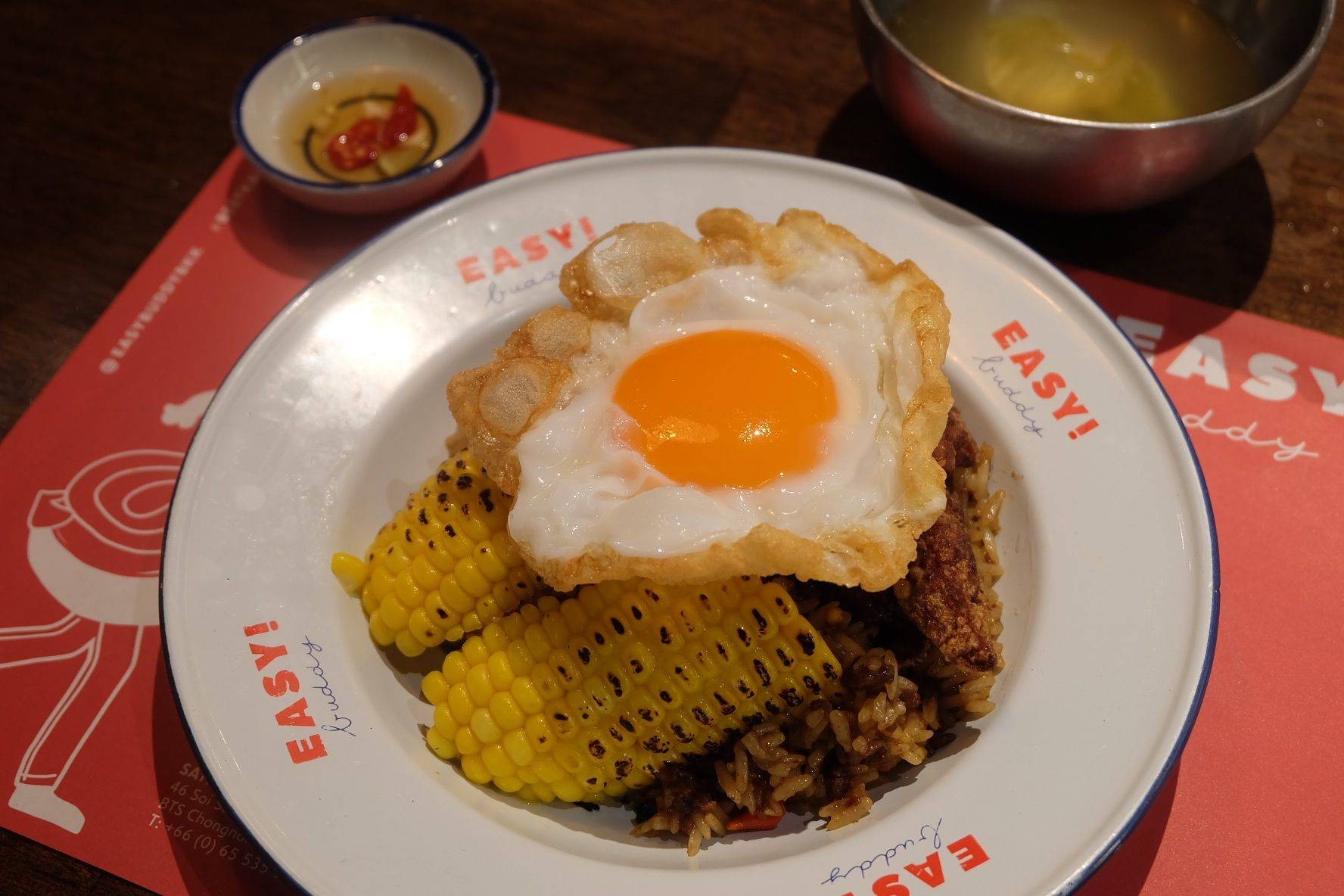 รีวิว Easy Buddy Easy Buddy Central World - ข้าวเหนียวกะเพราเนื้อไข่ดาว ...