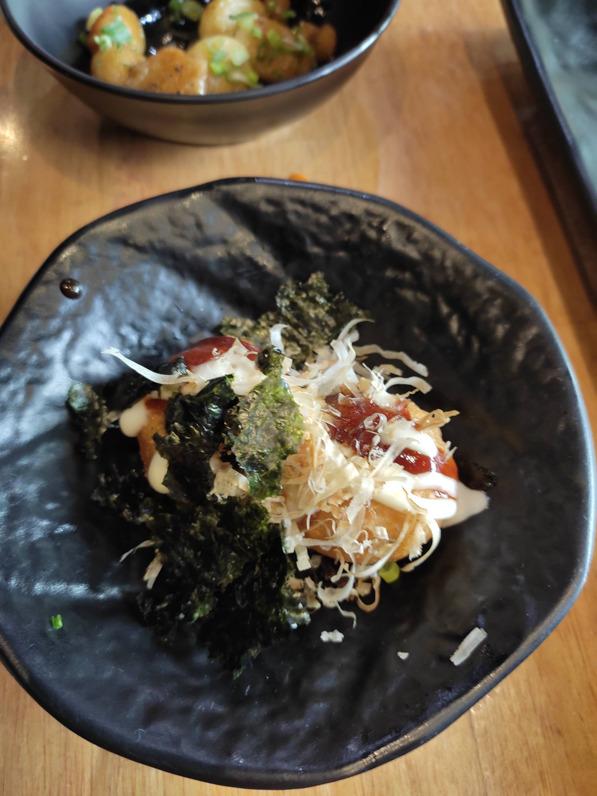 ทาโกะยากิ ร้าน Aroi Sushi Thru Thonglor ถนนเพชรบุรีตัดใหม่ - Wongnai