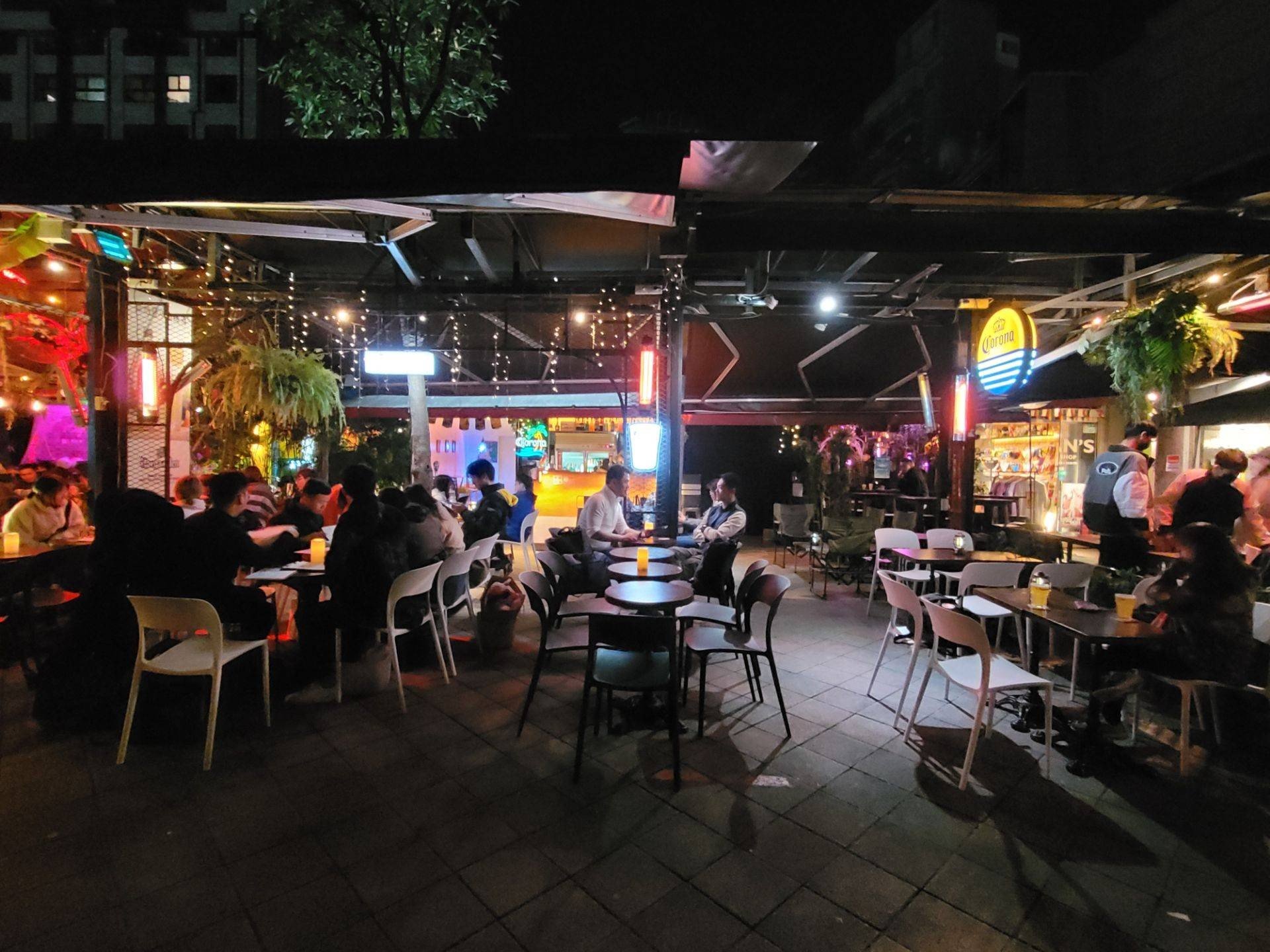 รีวิว Casa Bar - CASA ร้านนั่งจิบเครื่องดื่มเย็นๆ มีโปรฯเบียร์ 2 แถม 1 ...