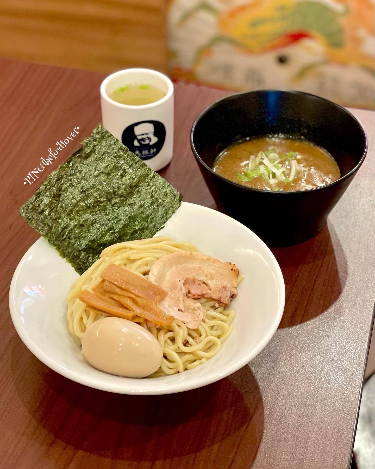 Rich Gyokai Tonkotsu Tsukemen • แยกเสิร์ฟน้ำซุปกับเส้นราเมงหนาๆอวบๆ ท๊อปมาด้วยหมูชาชู ไข่ต้ม ...