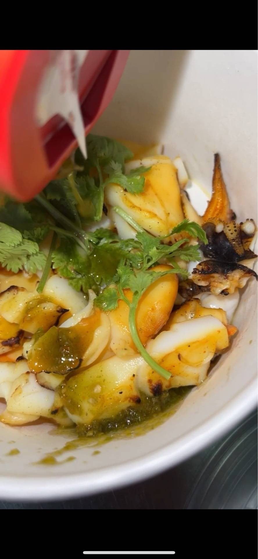 รีวิว Benjamin And Friends - ร้านน่ารัก หมึกย่างพอใช้ได้