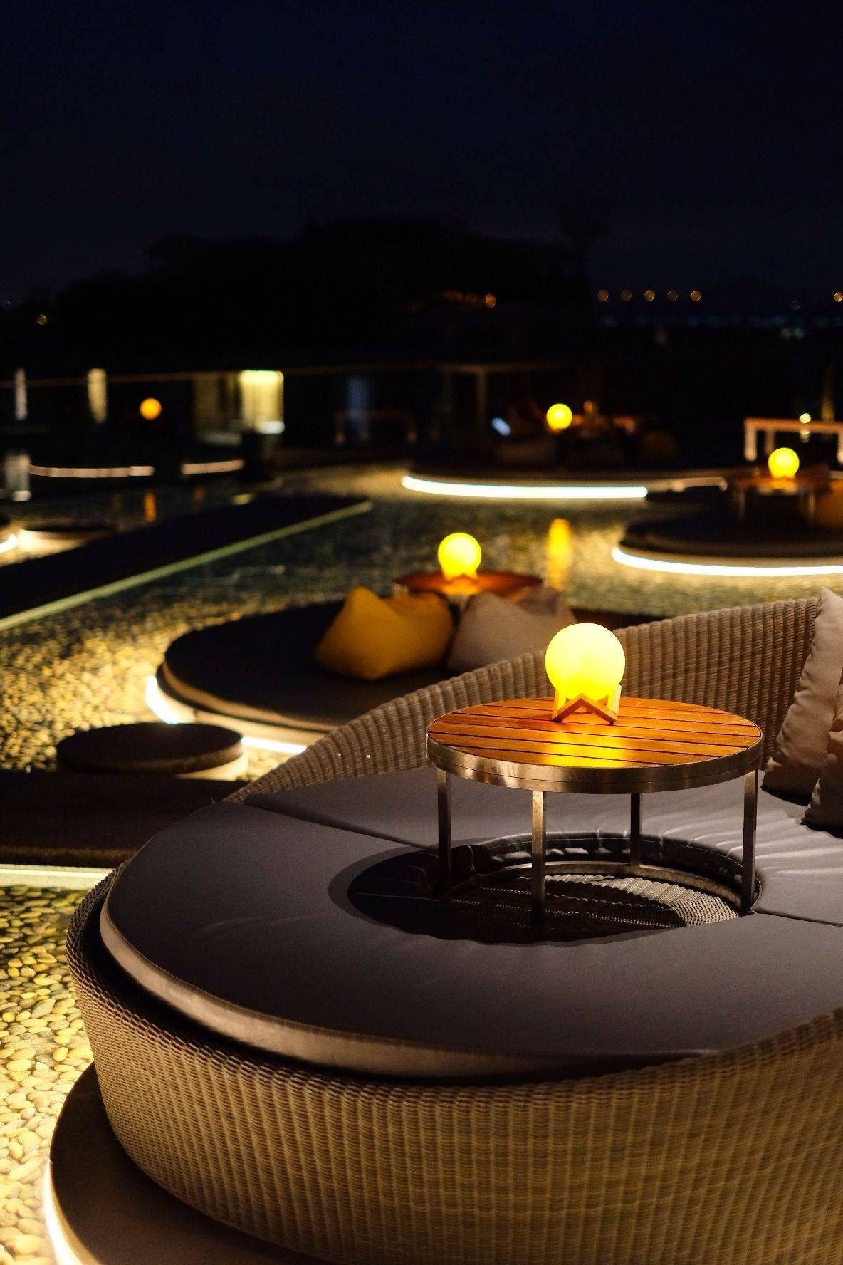 รูป over the moon sky lounge