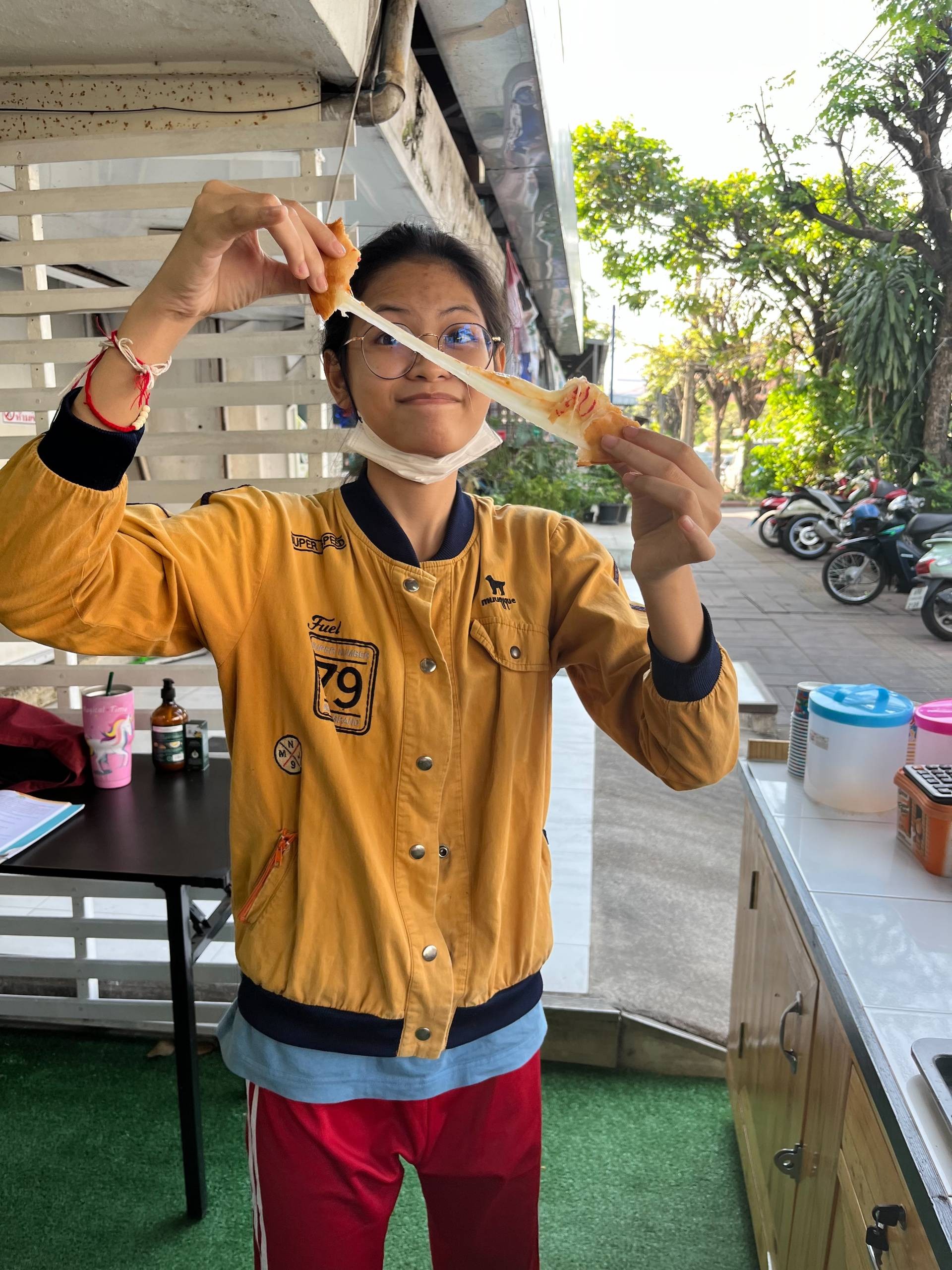 รีวิว พิซซ่าทอดนายา 001 - อร่อยมากเลยครับ ชีสยือจริงจังมาก