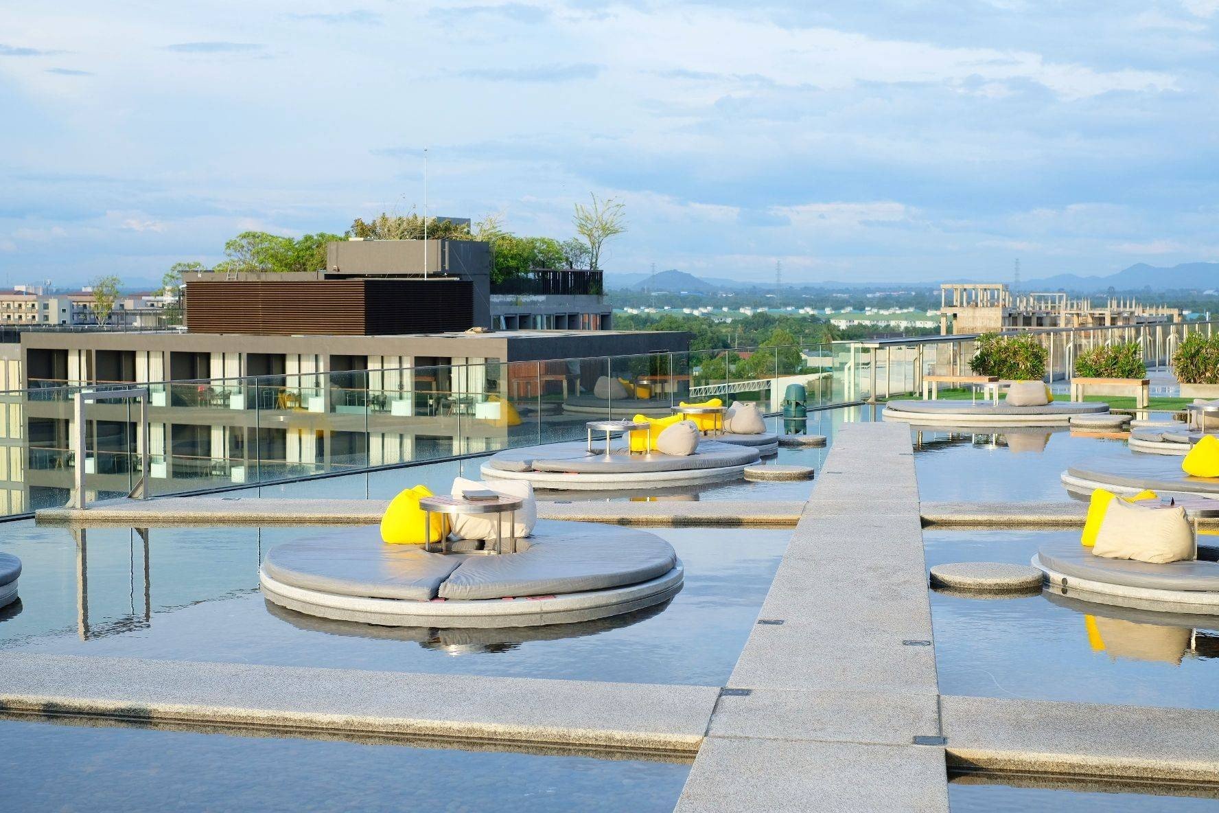 รูป over the moon sky lounge