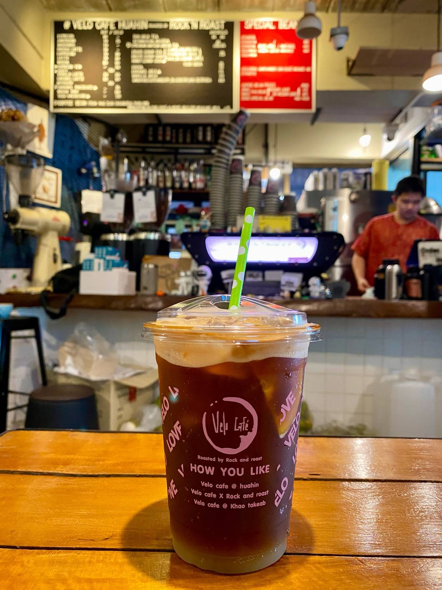 รีวิว Velo Cafe' สาขาถนนแนบเคหาสน์ ถนนแนบเคหาสน์ - Americano Yuzu ดีงาม