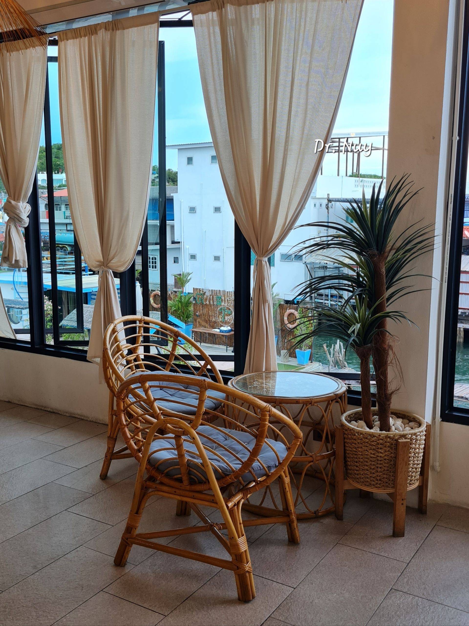 รูป The shark cafe