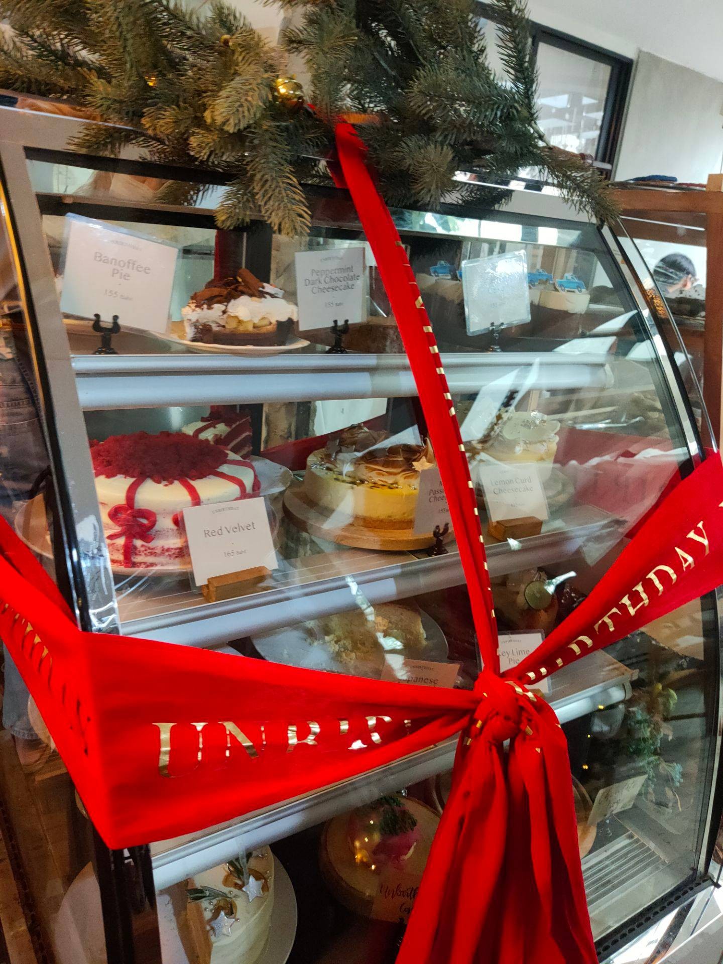 รีวิว Unbirthday cafe Sukhumvit 31 - มีดีที่มุมถ่ายรูป