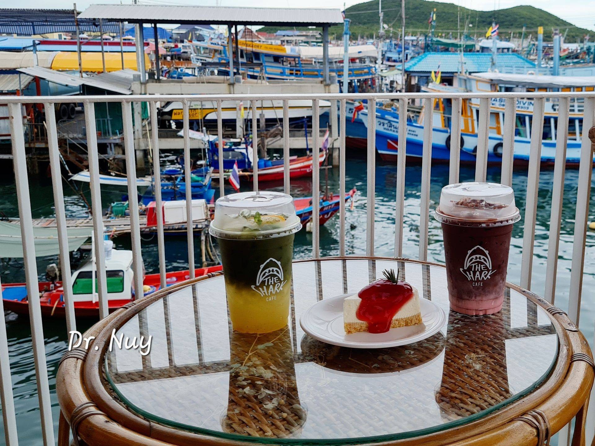 รูป The shark cafe