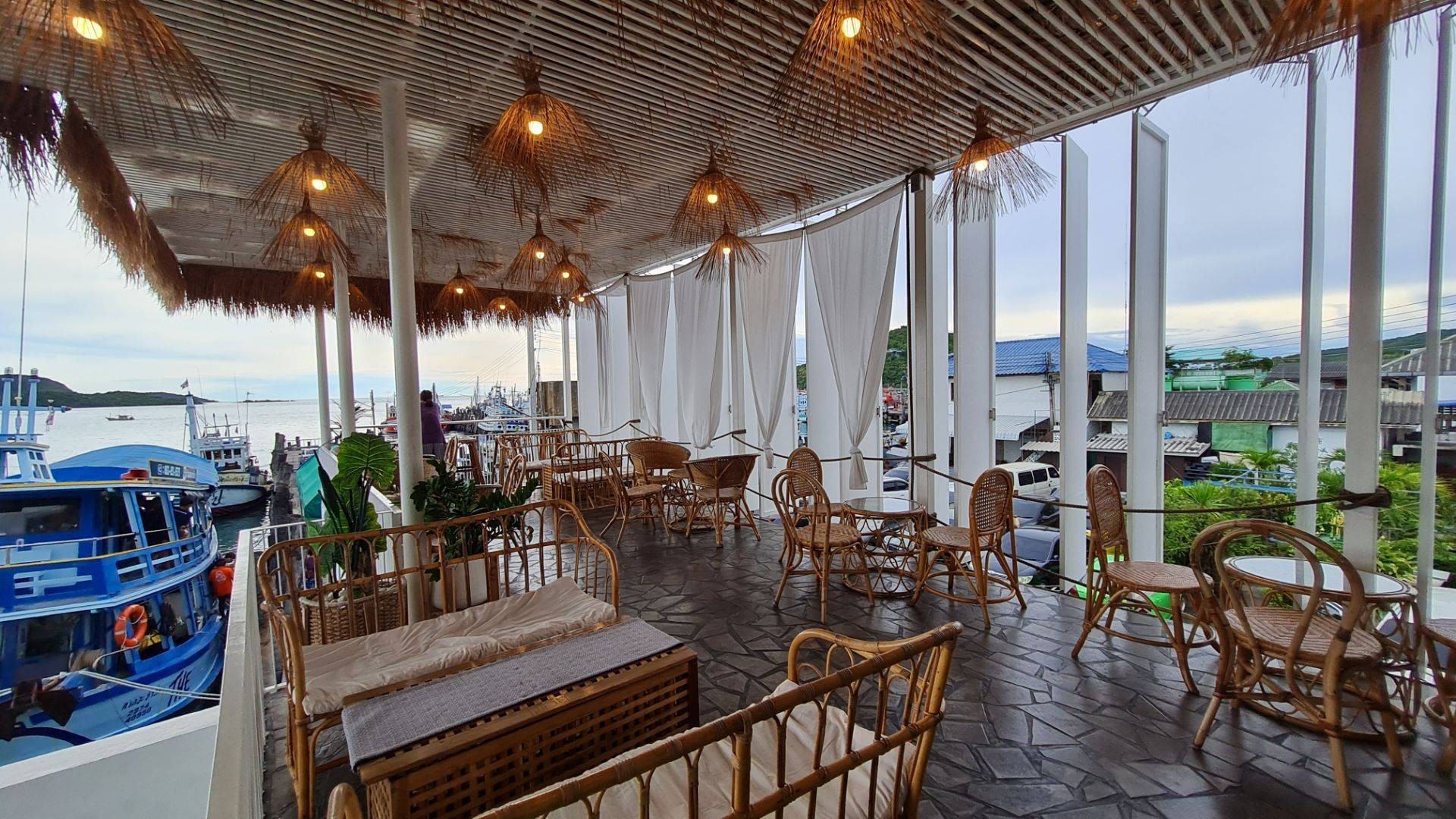 รูป The shark cafe