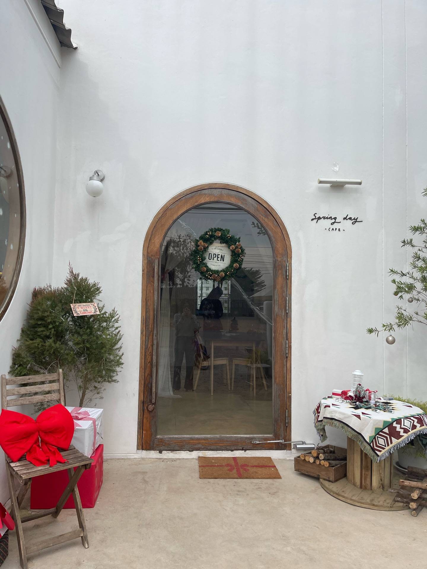 รีวิว Spring day cafe ระยอง - ร้านสวยน่ารัก มีแมวให้เล่นด้วยค่ะ