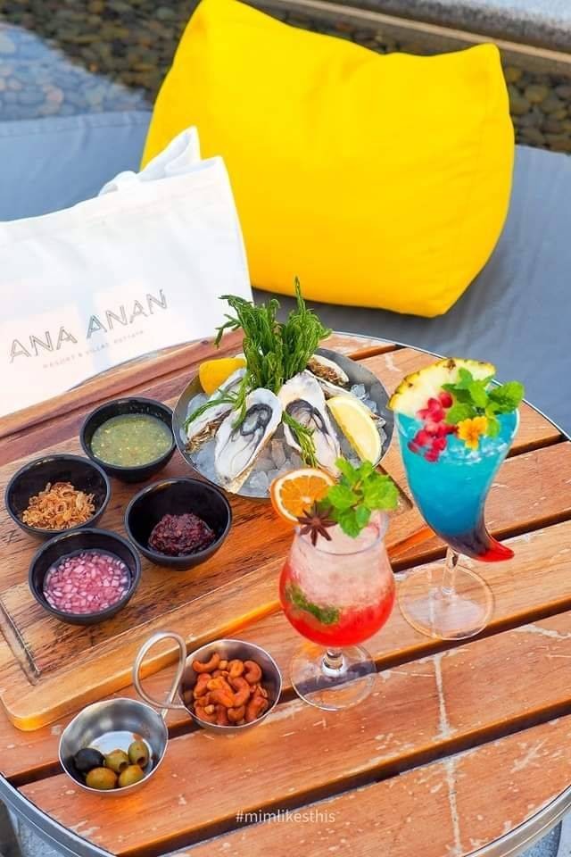 รูป over the moon sky lounge