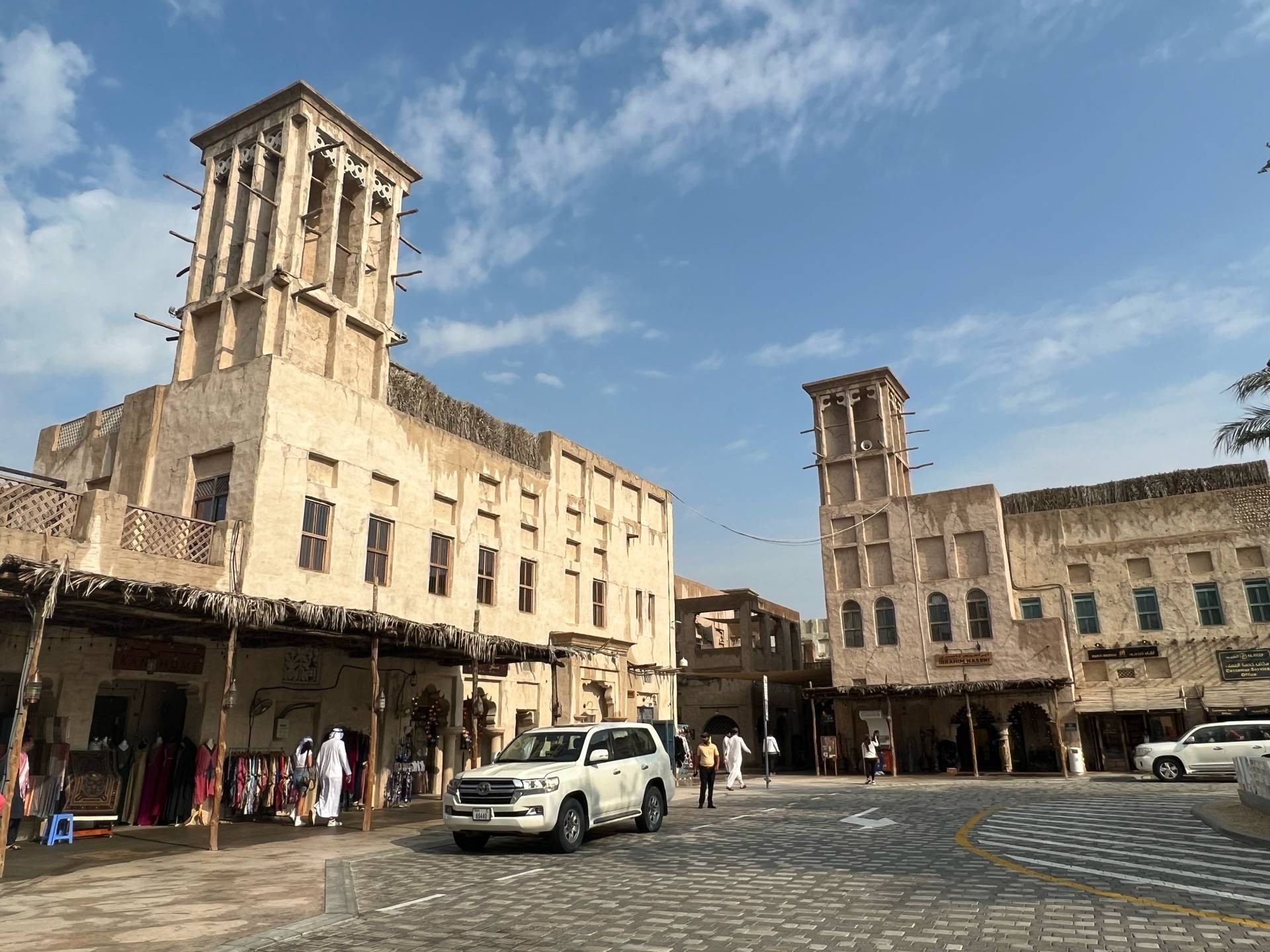 รีวิว Starbucks Al seef - สตาร์บัคหน้าร้านสวยจุดถ่ายรูปใน Al Seef Heritage
