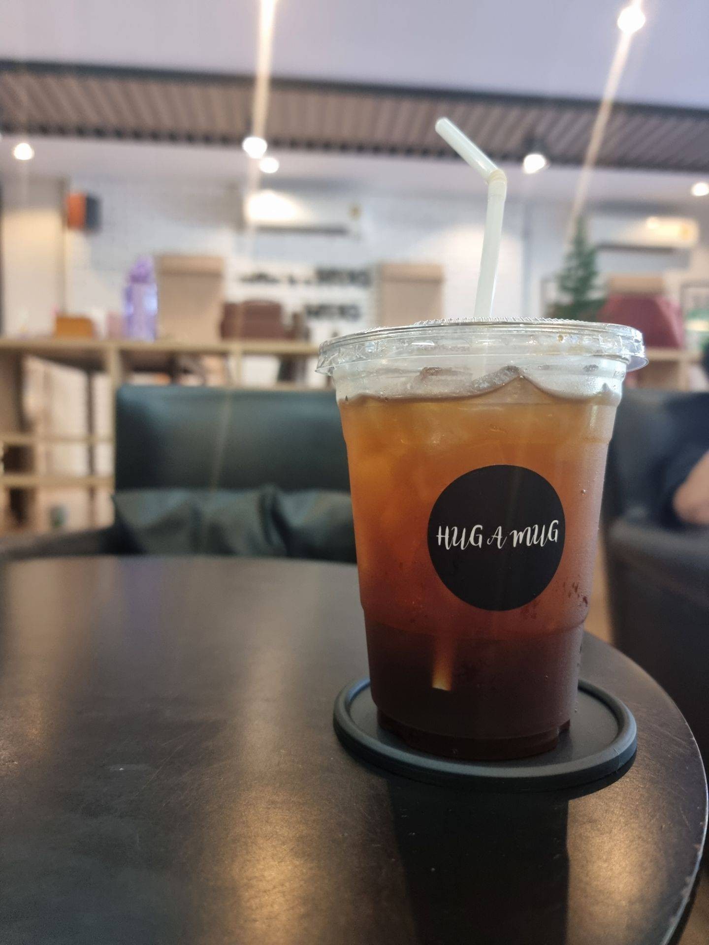 รีวิว HUG A MUG Cafe Kalasin - กาแฟดี บรรยากาศดี กว้างขวาง