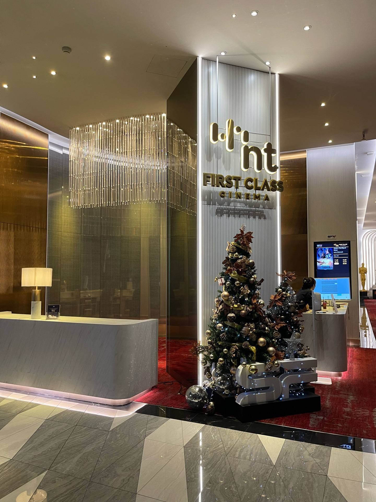 รีวิว First Class SF World Cinema centralwOrld - คะแนนที่ยังให้กลางให้ ...
