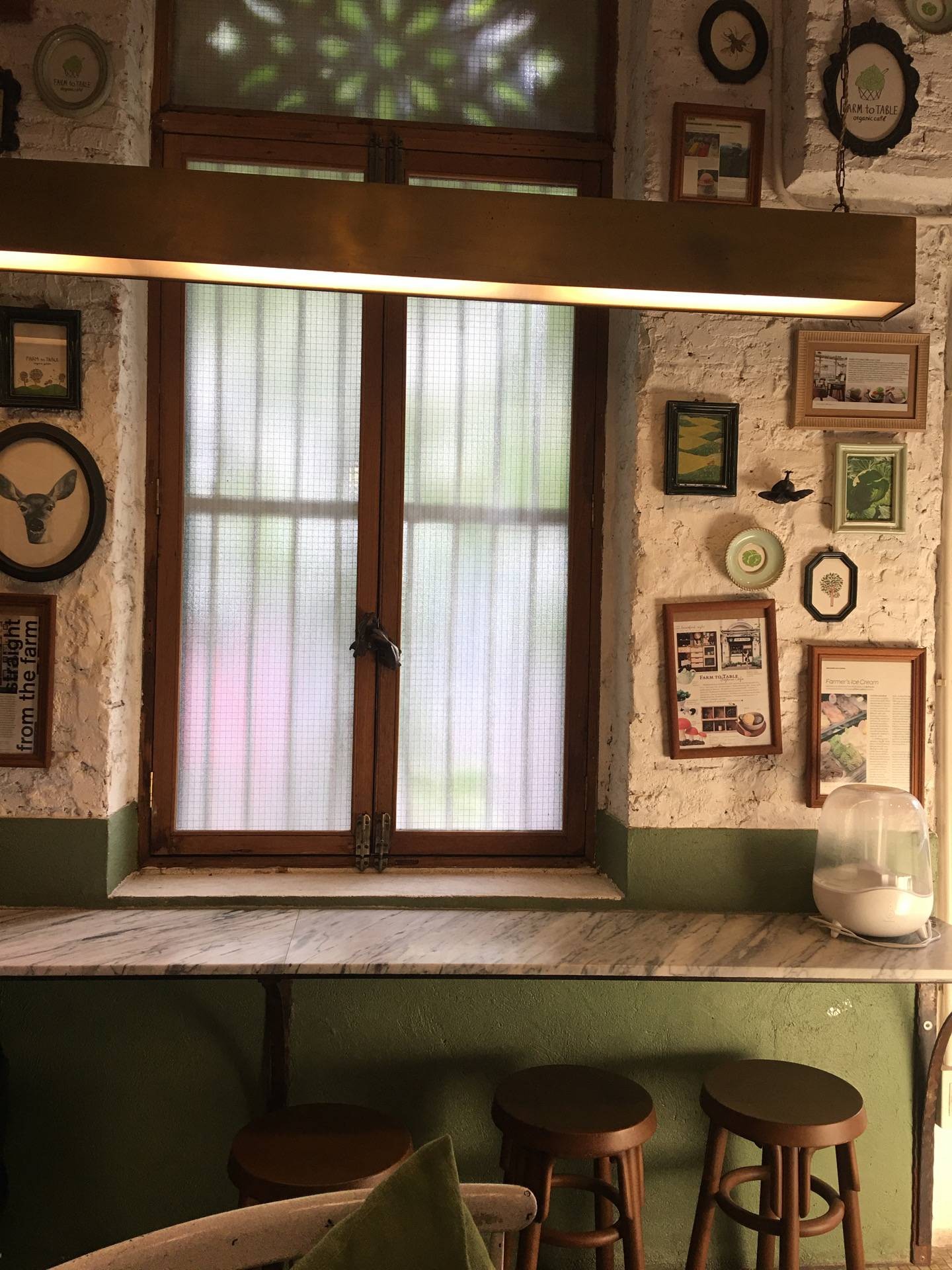 รีวิว Farm to Table Organic cafe - บรรยากาศภายในร้าน