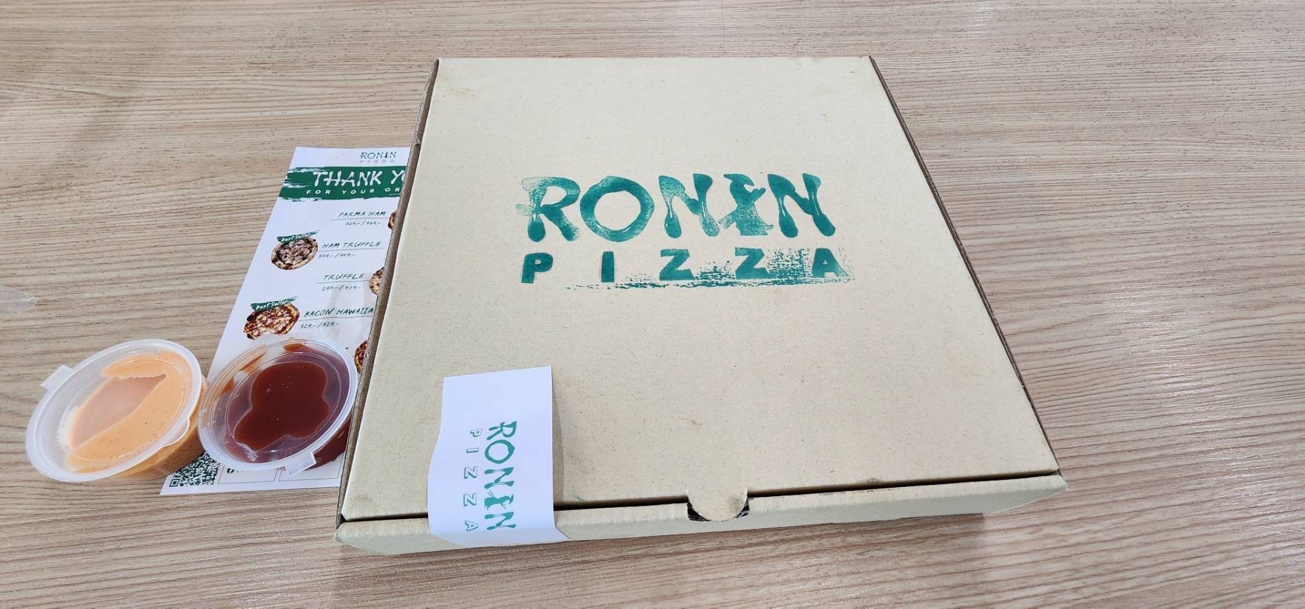 รีวิว Ronin pizza ลาดพร้าว 18 - พิซซ่าแป้งอร่อย ซอสพิซซ่ารสชาติเข้มข้น