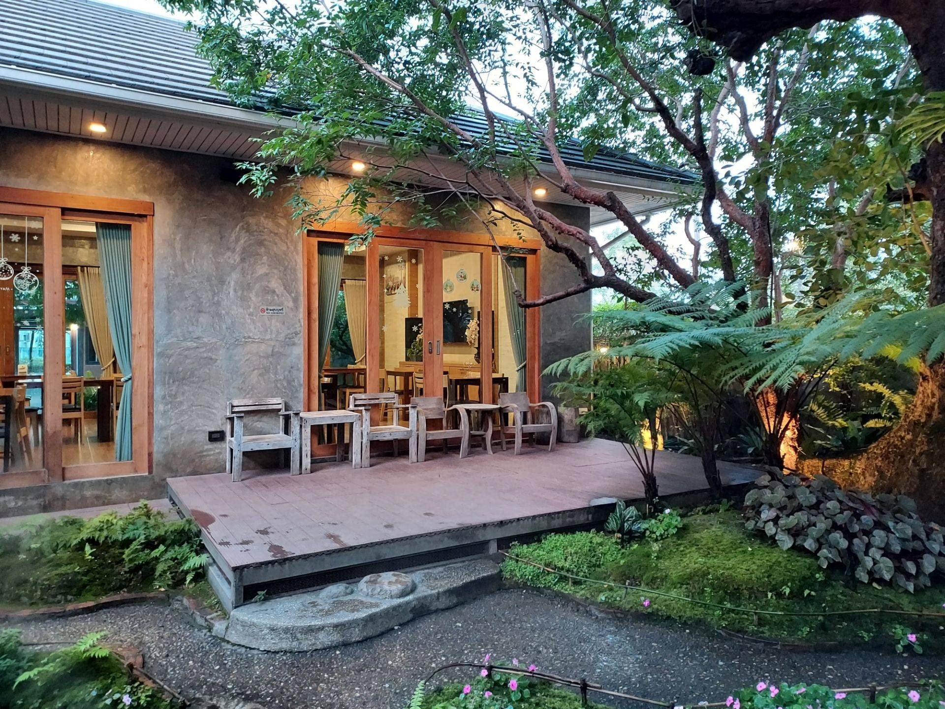 รูป CHOM Cafe & Restaurant - Wongnai