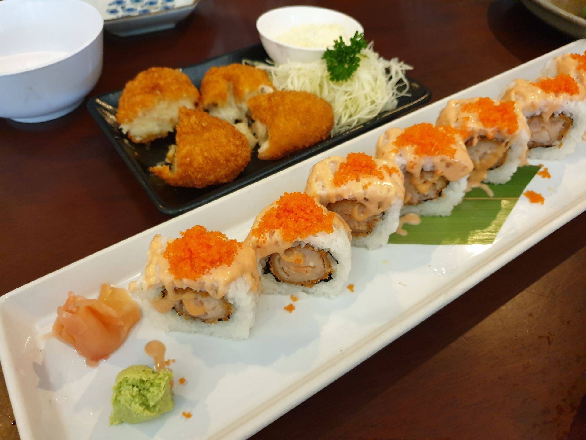 ซูชิโรลทอดมันกุ้ง ร้าน GORO Japanese Restaurant - Wongnai