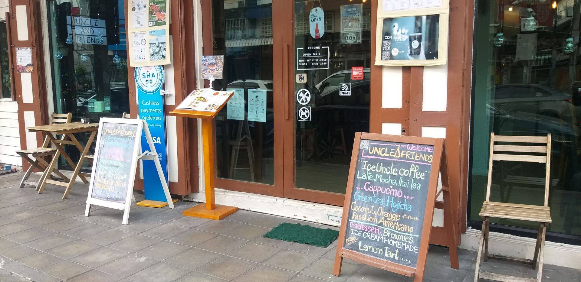 รูป Uncle & Friends Rustic Cafe Oldtown