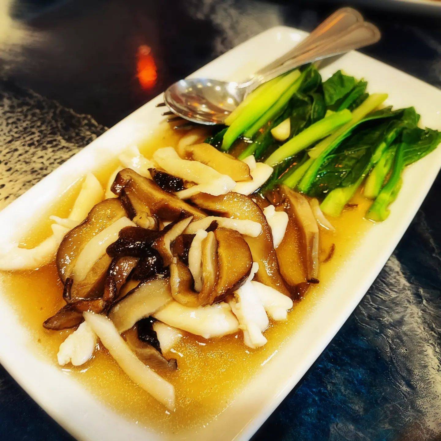 หน่อไม้ทะเลเจี๋ยนน้ำมันหอย ร้าน Ploen Restaurant